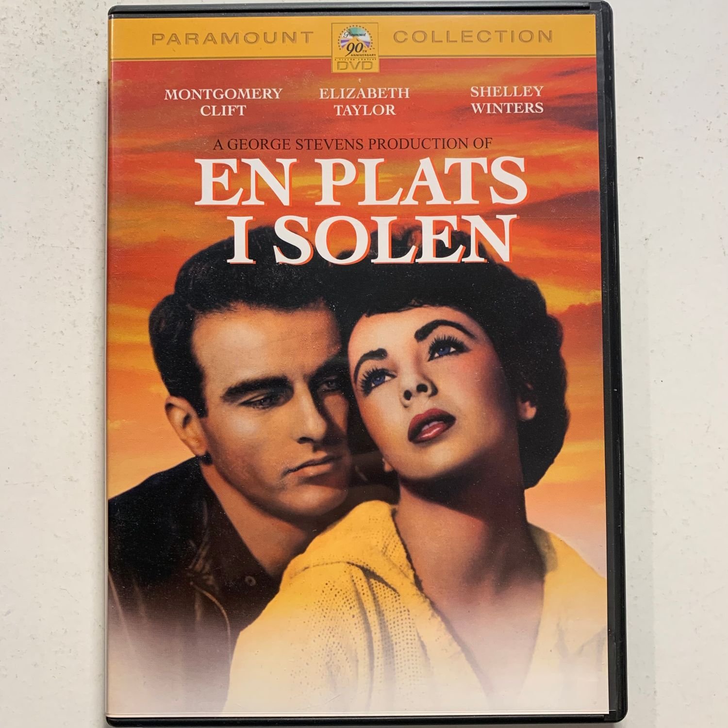 EN PLATS I SOLEN. MONTGOMERY C.. | Köp från Retrobörsen på Tradera (609525420)