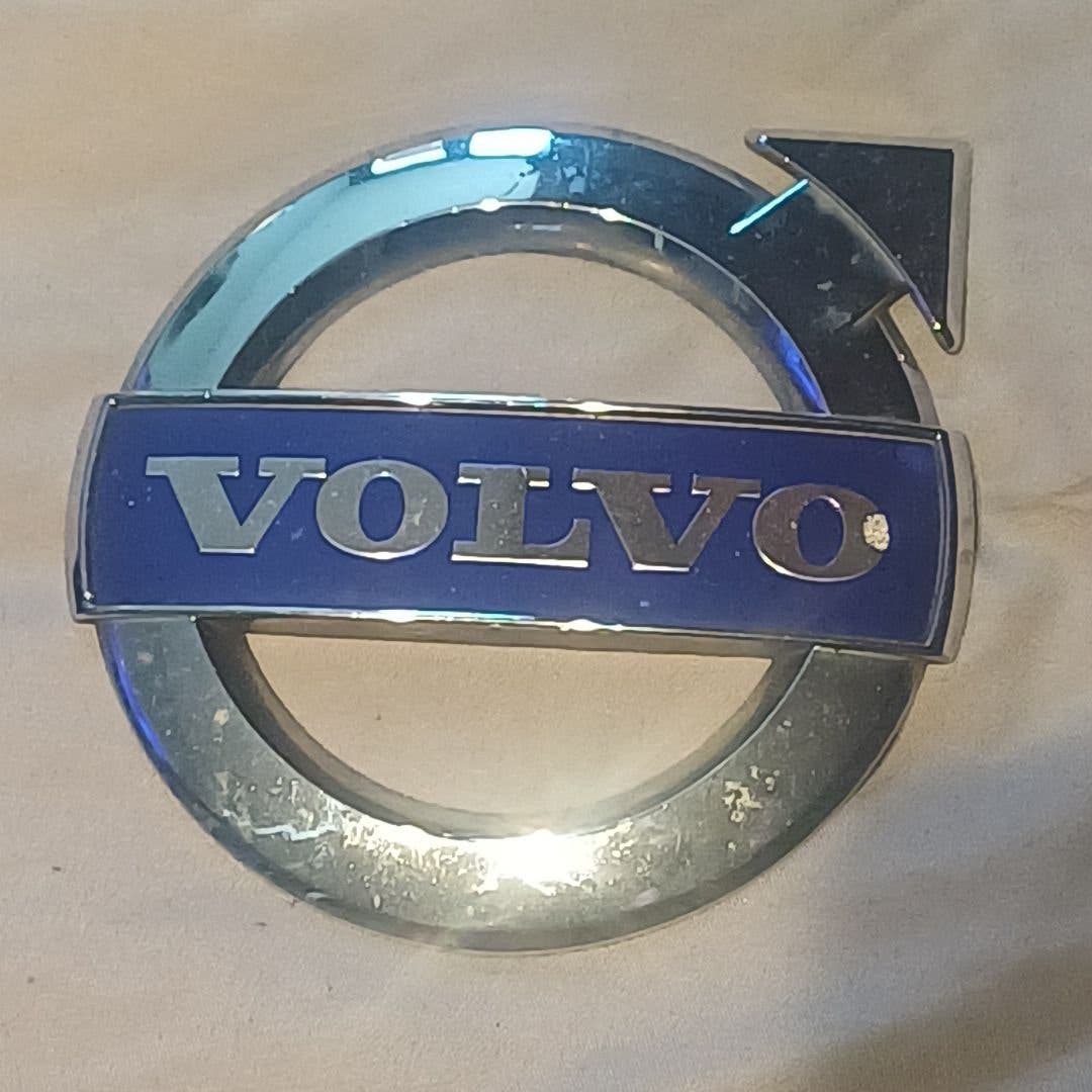 Volvo emblem original - klassisk design | Köp på Tradera (661361633)