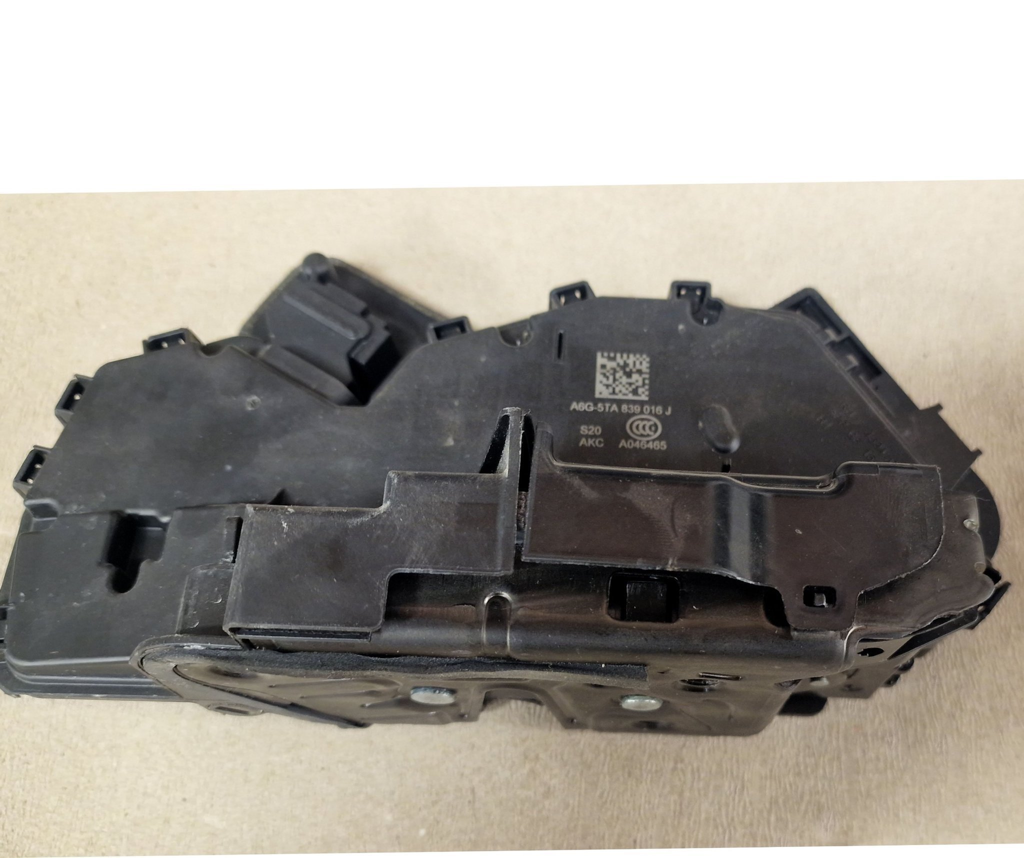 Se produkter som liknar Dörrlås till Volkswagen på Tradera (694796844)