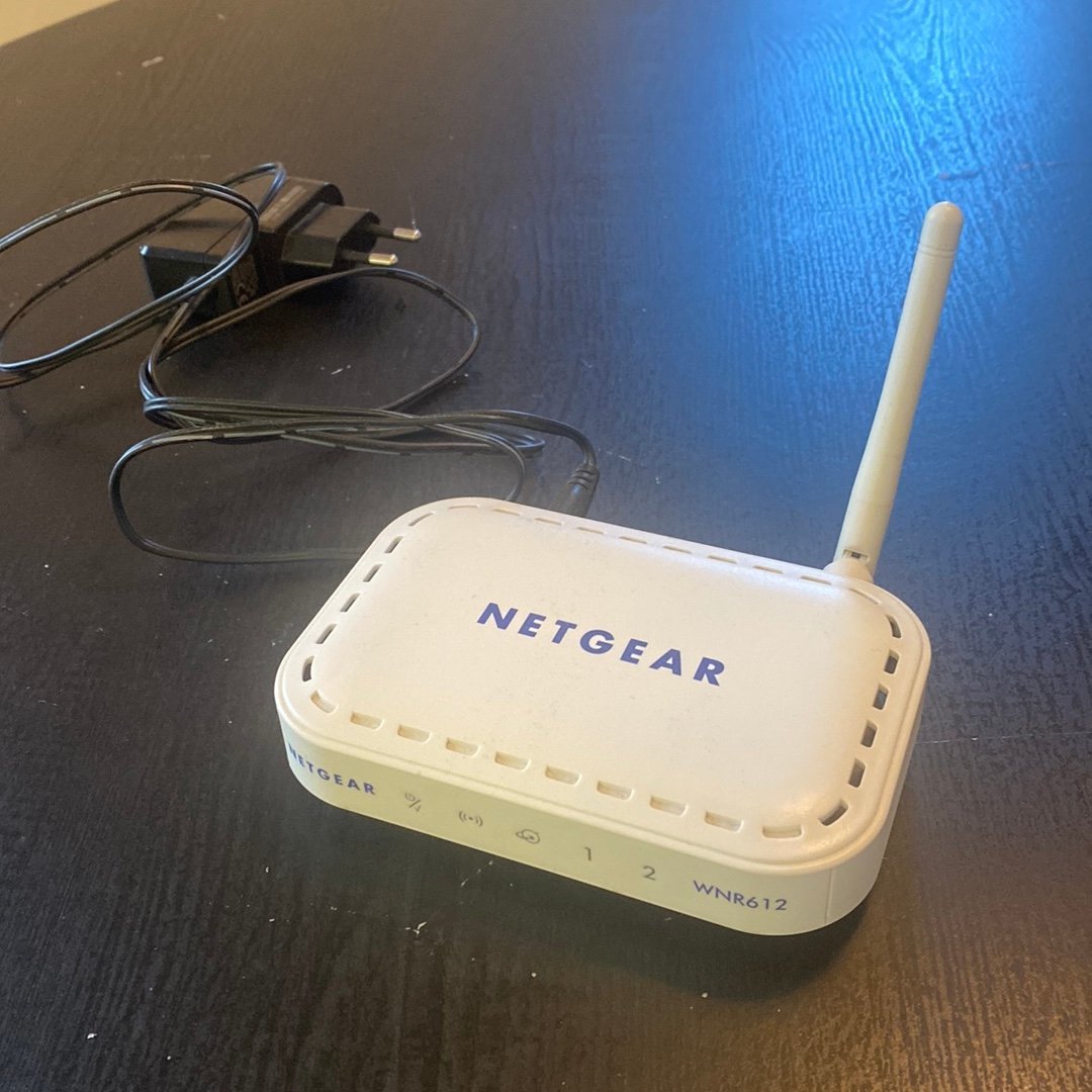 Netgear WNR612 Router | Köp på Tradera (702068505)