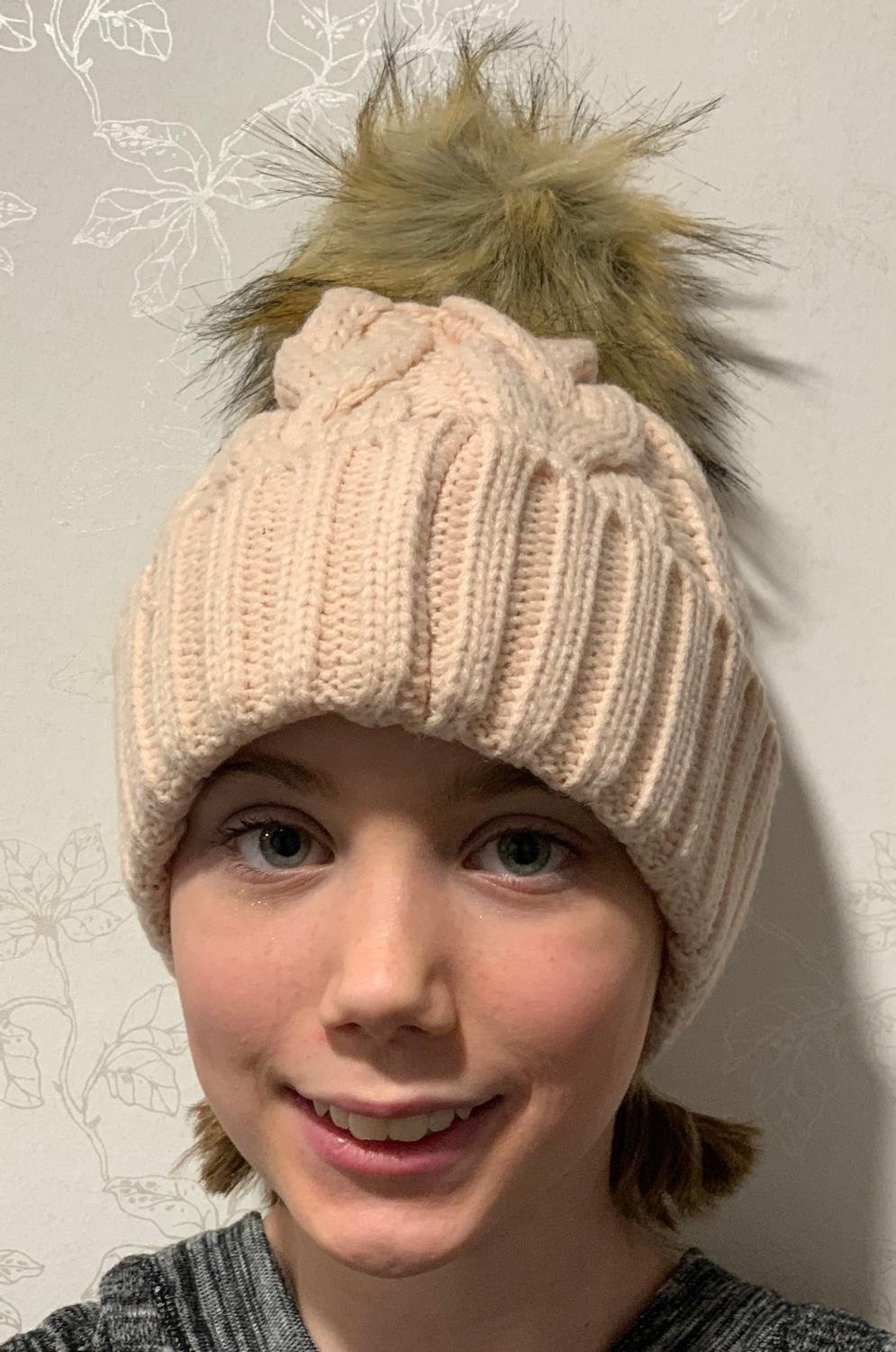 Rosa virkad toppluva mössa med brun tofs Stl. O.. | Köp på Tradera ...