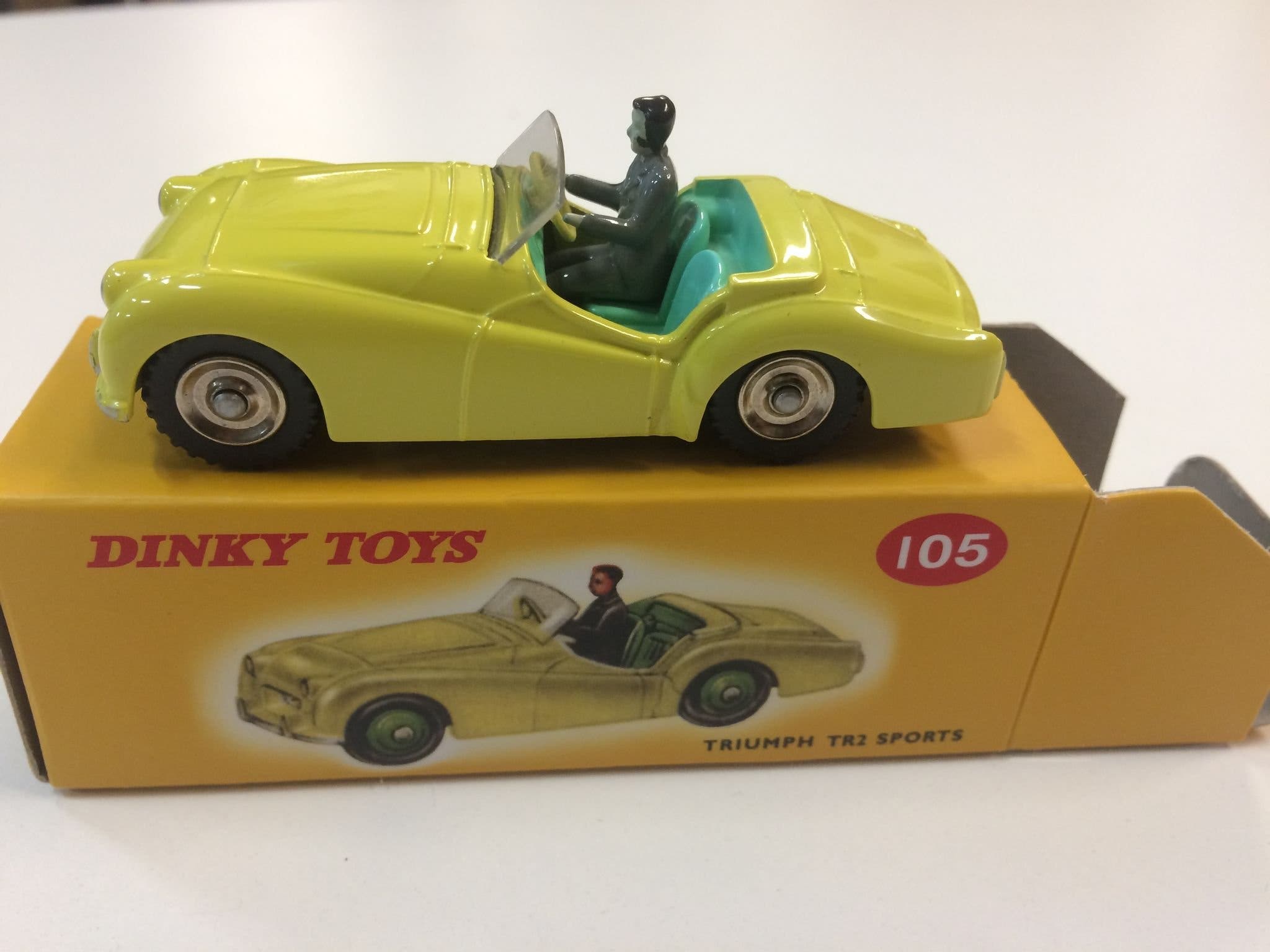 Se produkter som liknar Atlas Dinky Toys 105 Triumph .. på Tradera ...