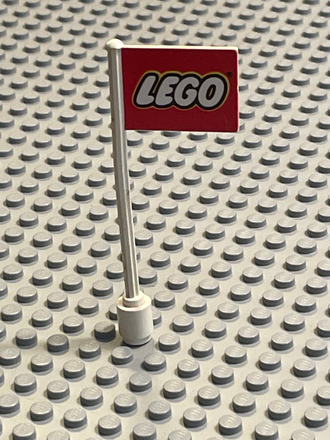 White Flag on Flagpole, Straight with LEGO Logo.. | Köp på Tradera ...