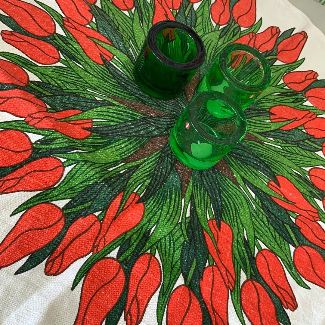 Se produkter som liknar Tryckt rund duk tulpaner linn.. på Tradera ...