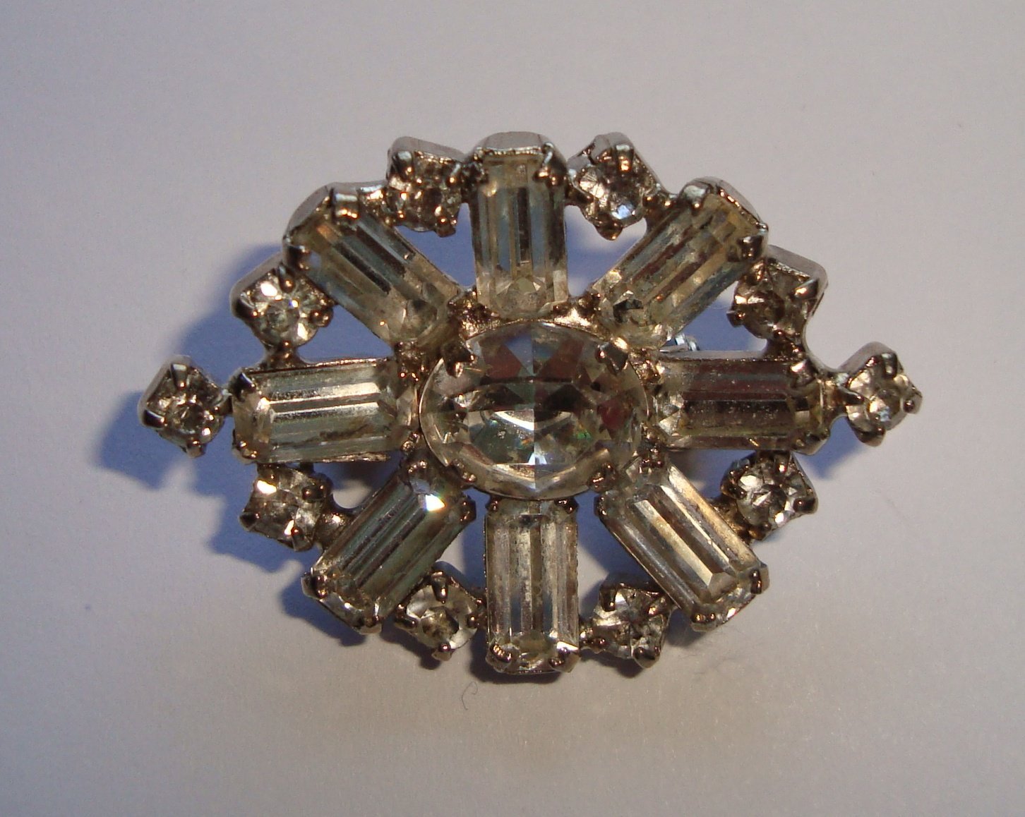 Retro brosch (403795804) ᐈ Köp på Tradera