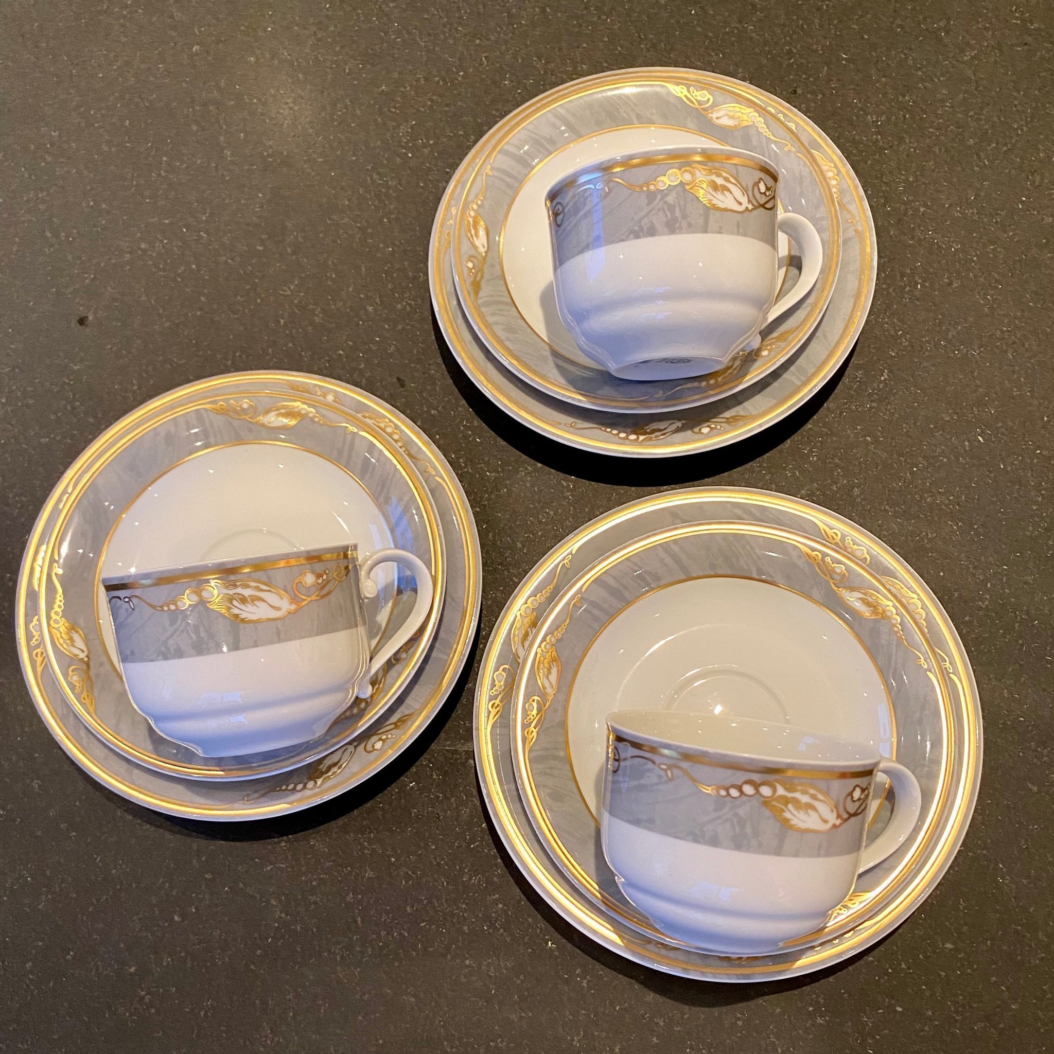 Se produkter som liknar 3 set kaffekopp, fat och assi.. på Tradera ...