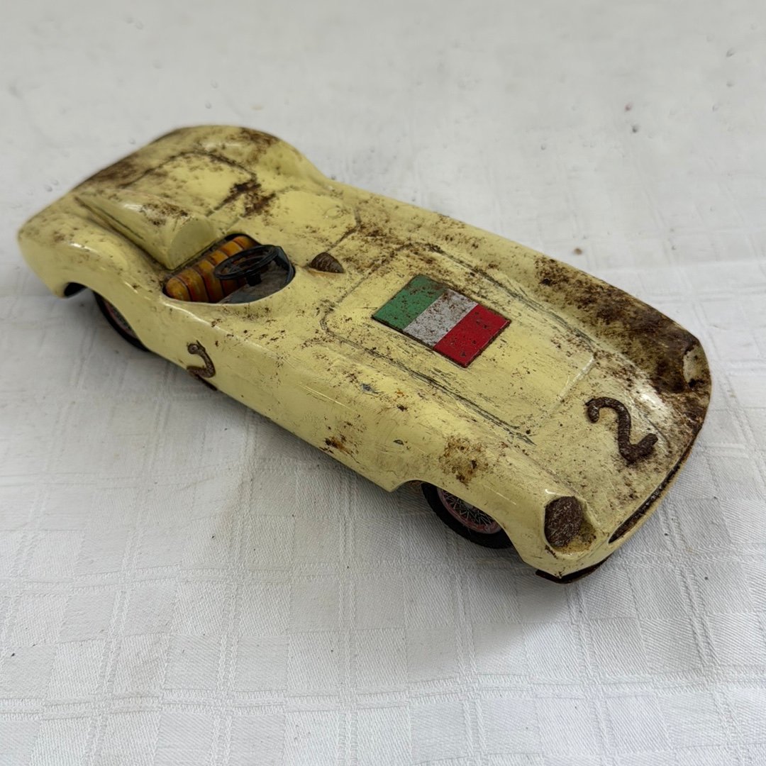 Se produkter som liknar Vintage Ferrari leksaksbil pl.. på Tradera ...