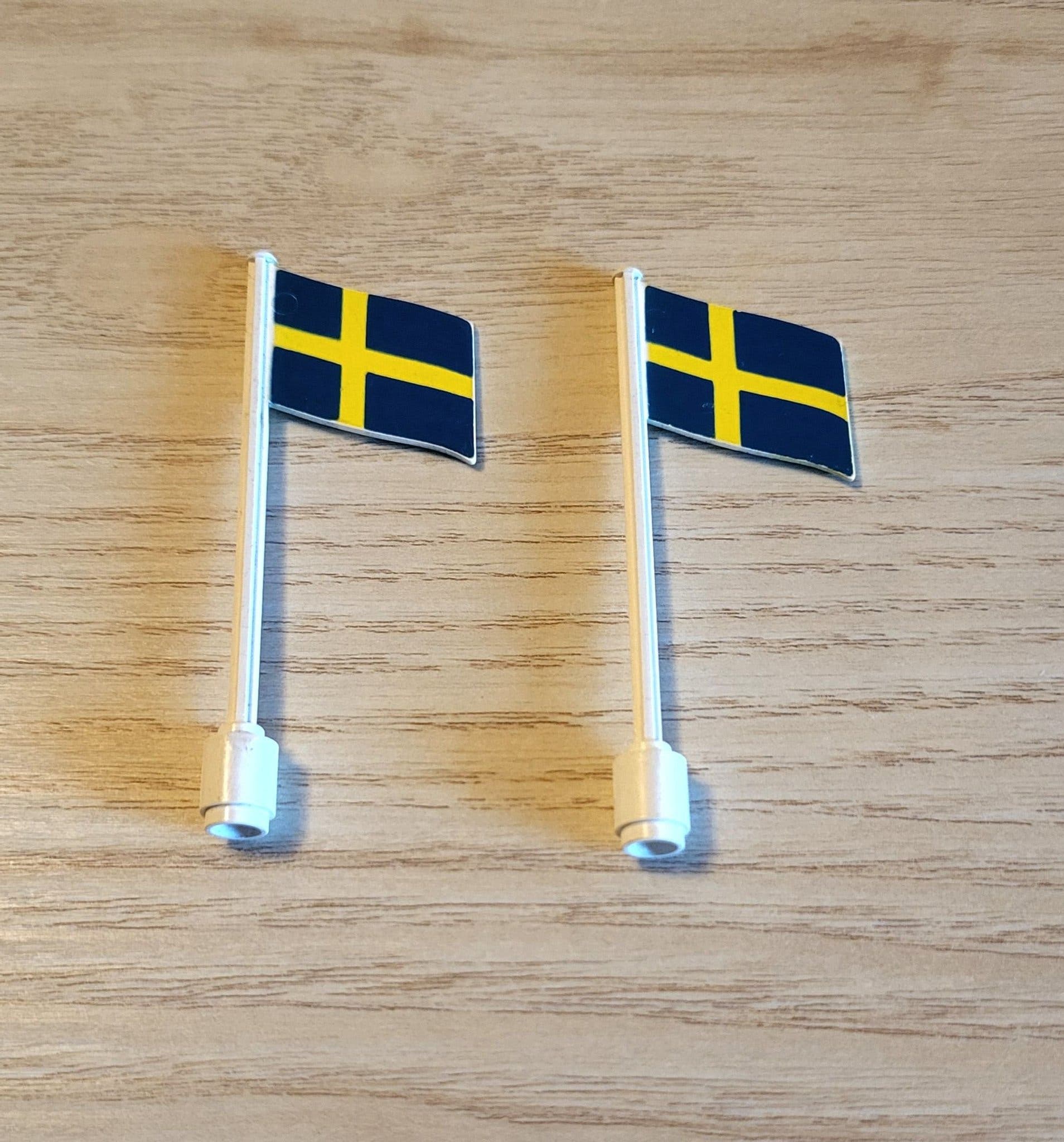 Lego två svenska flaggor i gott skick | Köp på Tradera (704206961)