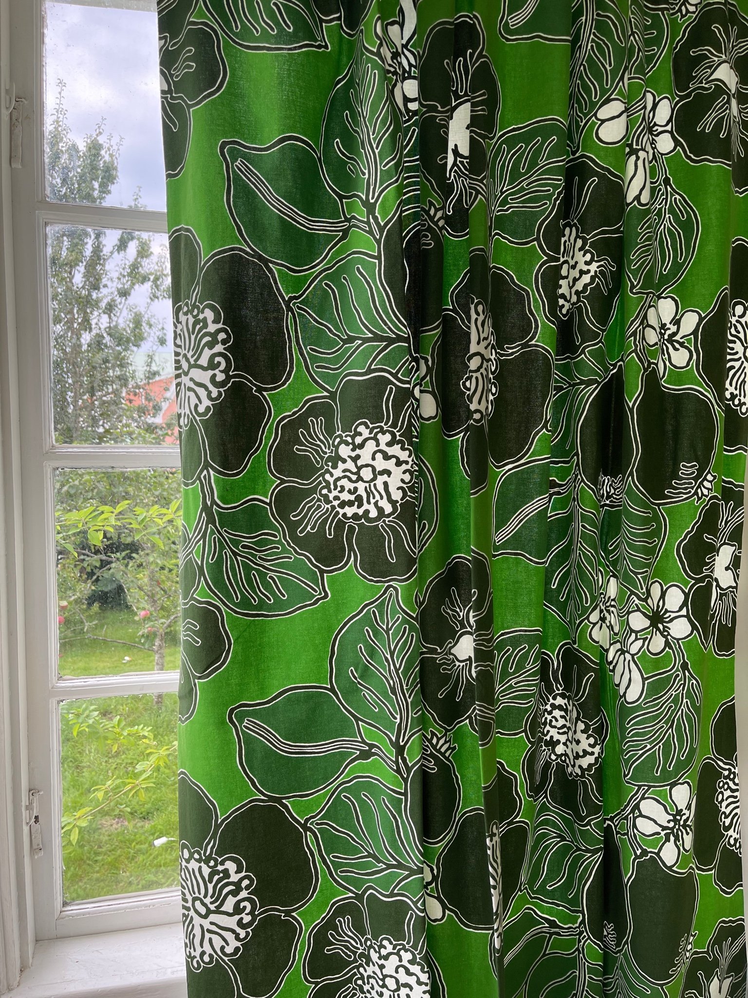 Se produkter som liknar Äkta retro gardin draperi duk.. på Tradera ...