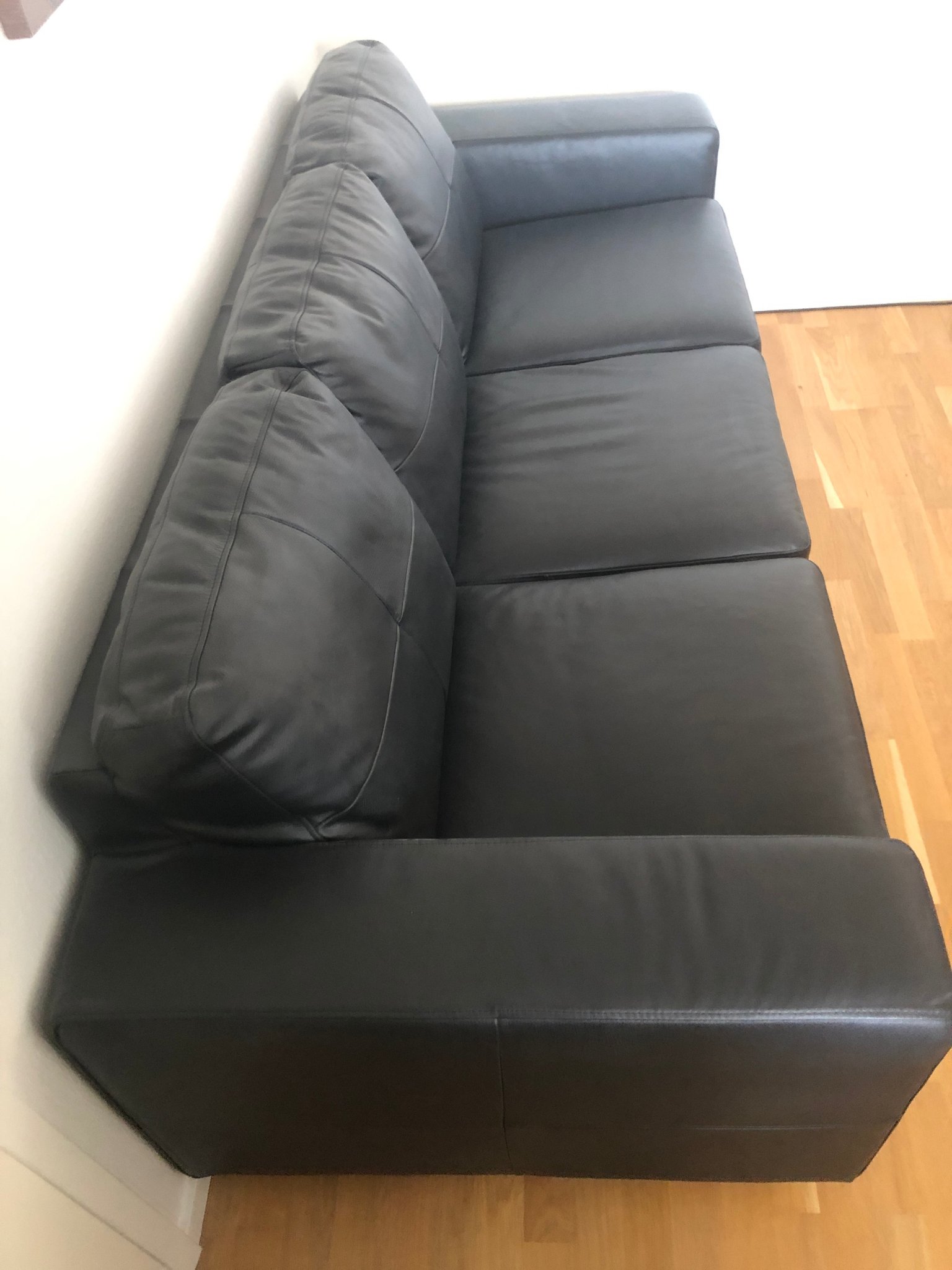 Ikea soffa skogaby 3-sits svart skinnsoffa lädersoffa. I fint skick.