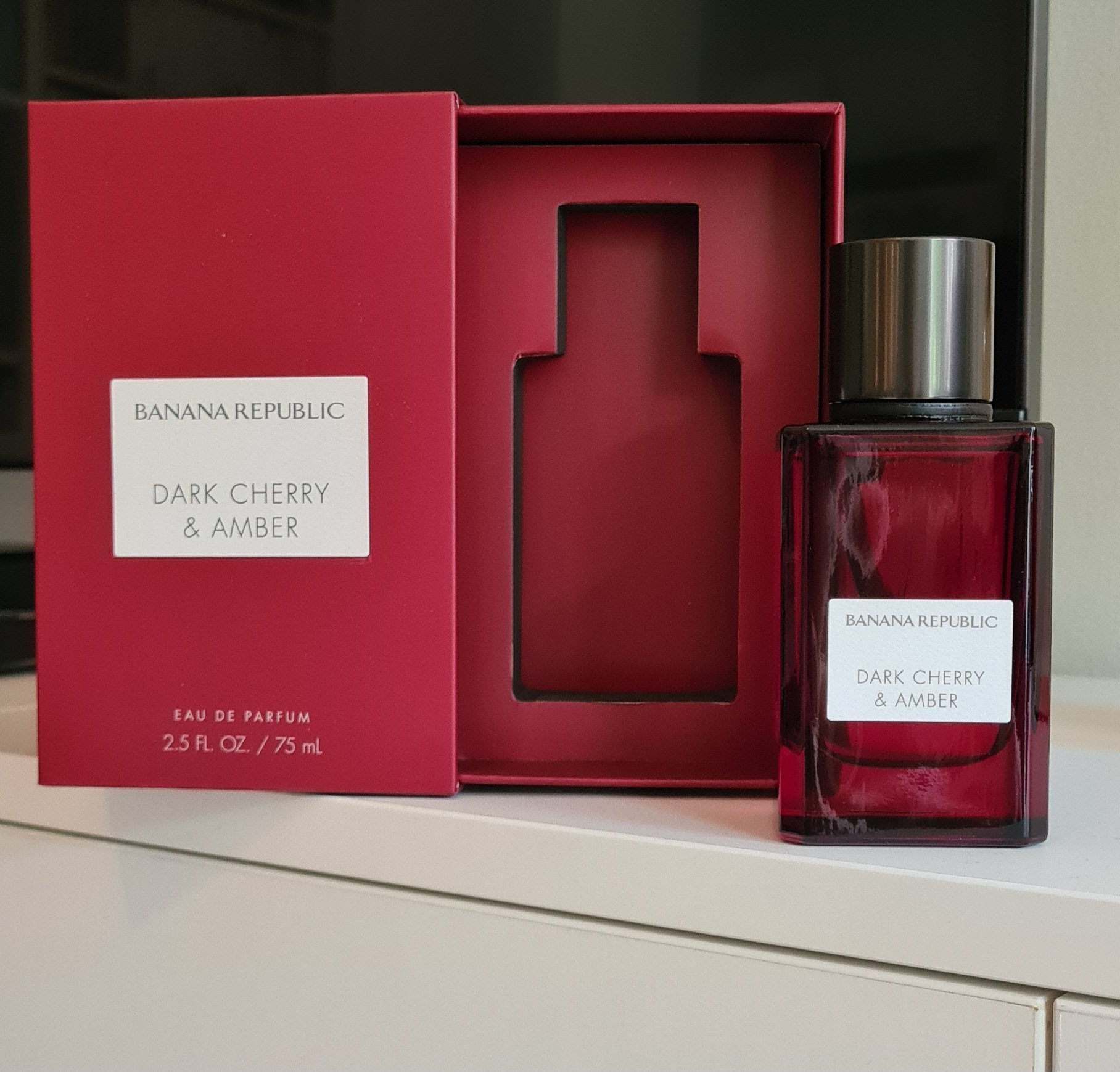 Banana Republic Dark Cherry & Amber Eau de Parf.. | Köp på Tradera ...