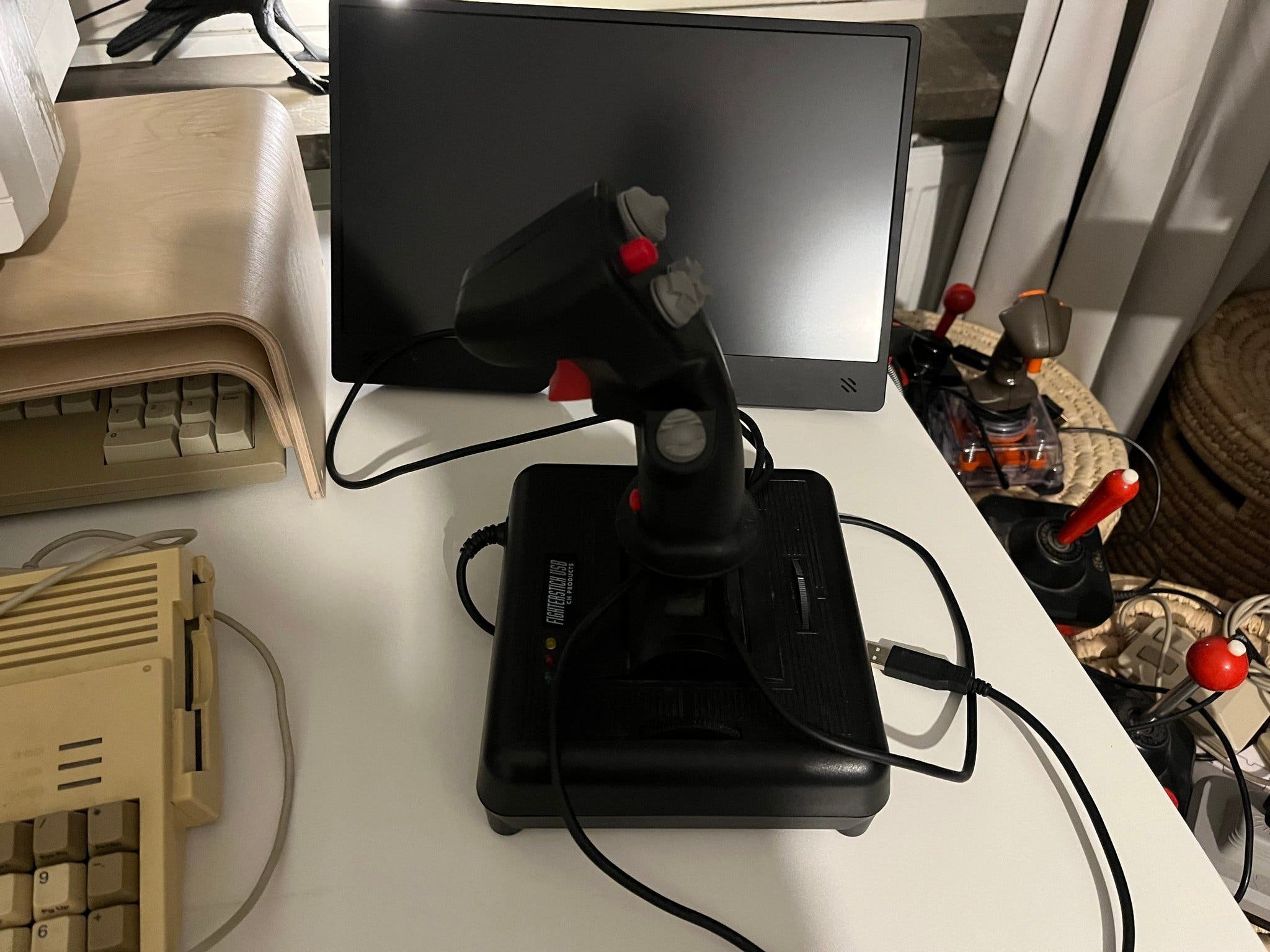 Se produkter som liknar CH Products Fighterstick USB på Tradera (699004256)