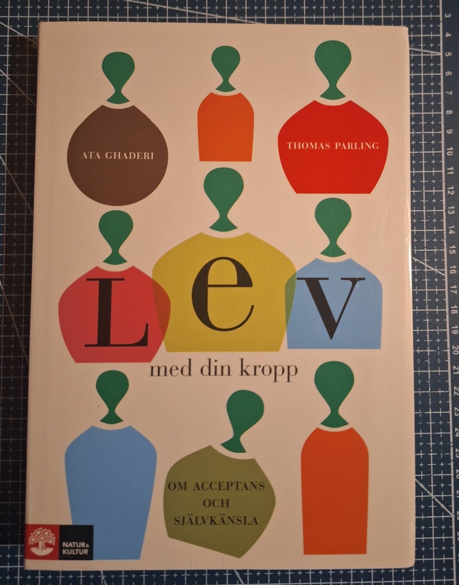 Se produkter som liknar Lev med din kropp: Om accepta.. på Tradera ...