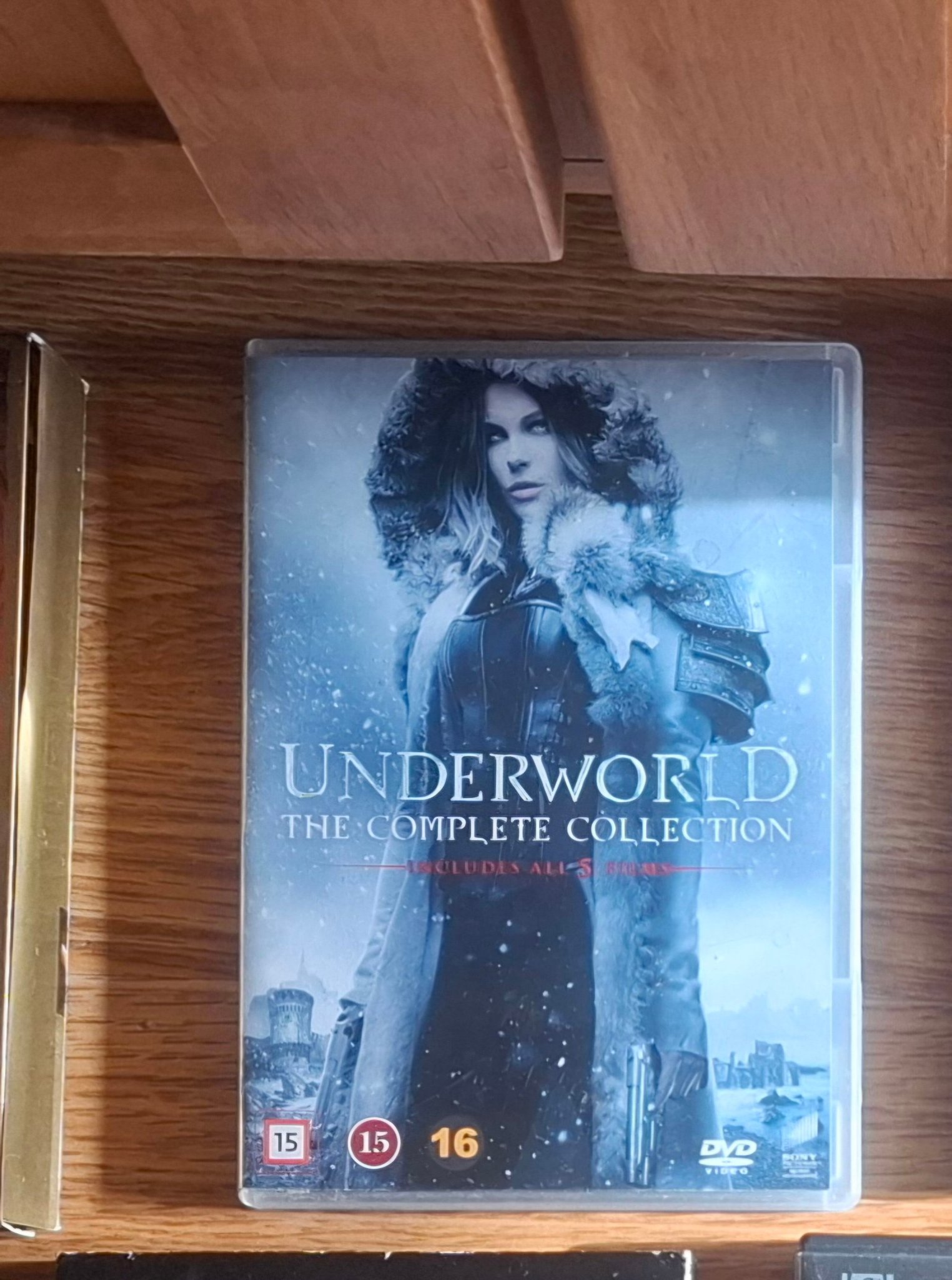 Se produkter som liknar Underworld: The Complete Coll.. på Tradera ...
