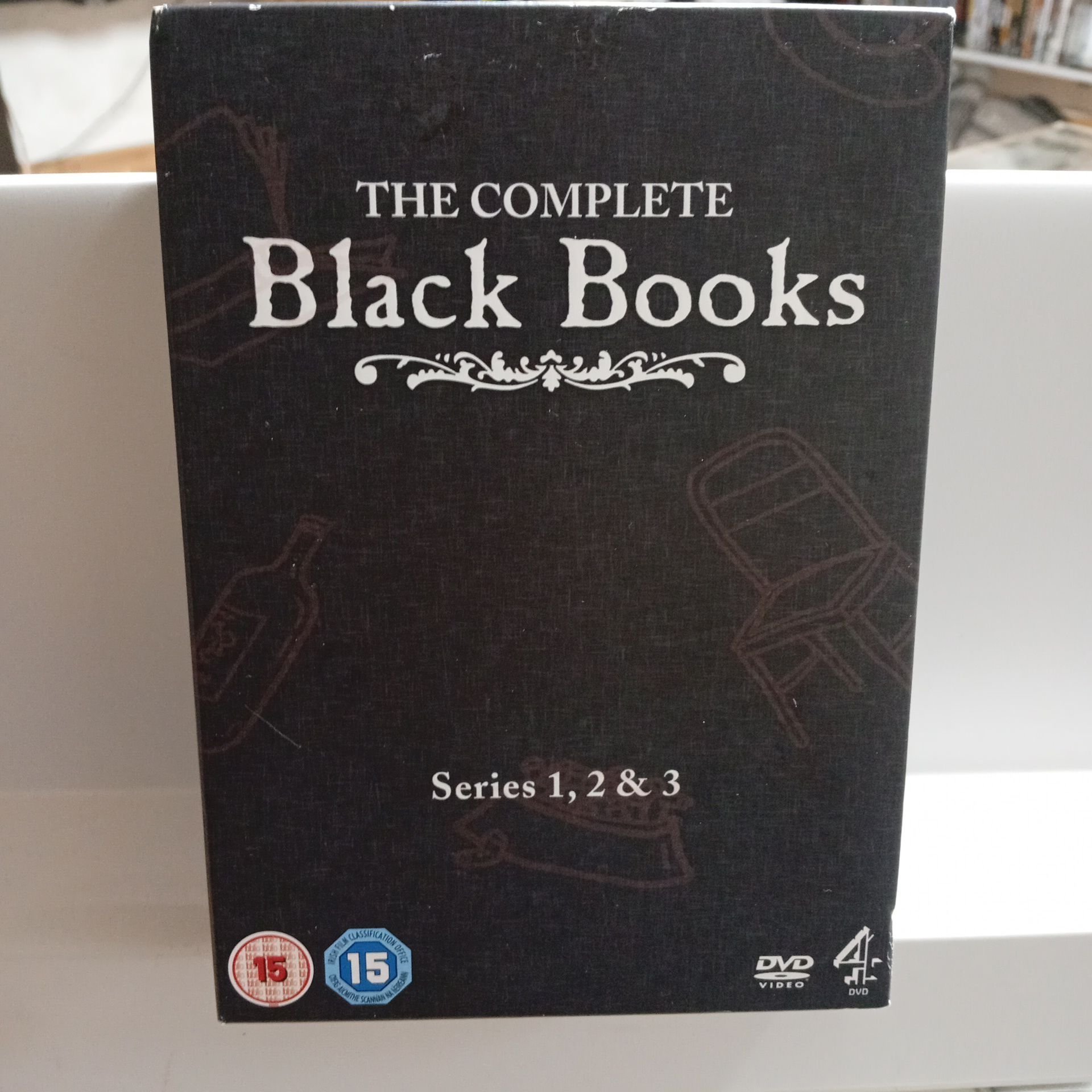 Black Books - Kompletta Serien - DVD | Köp på Tradera (690502256)