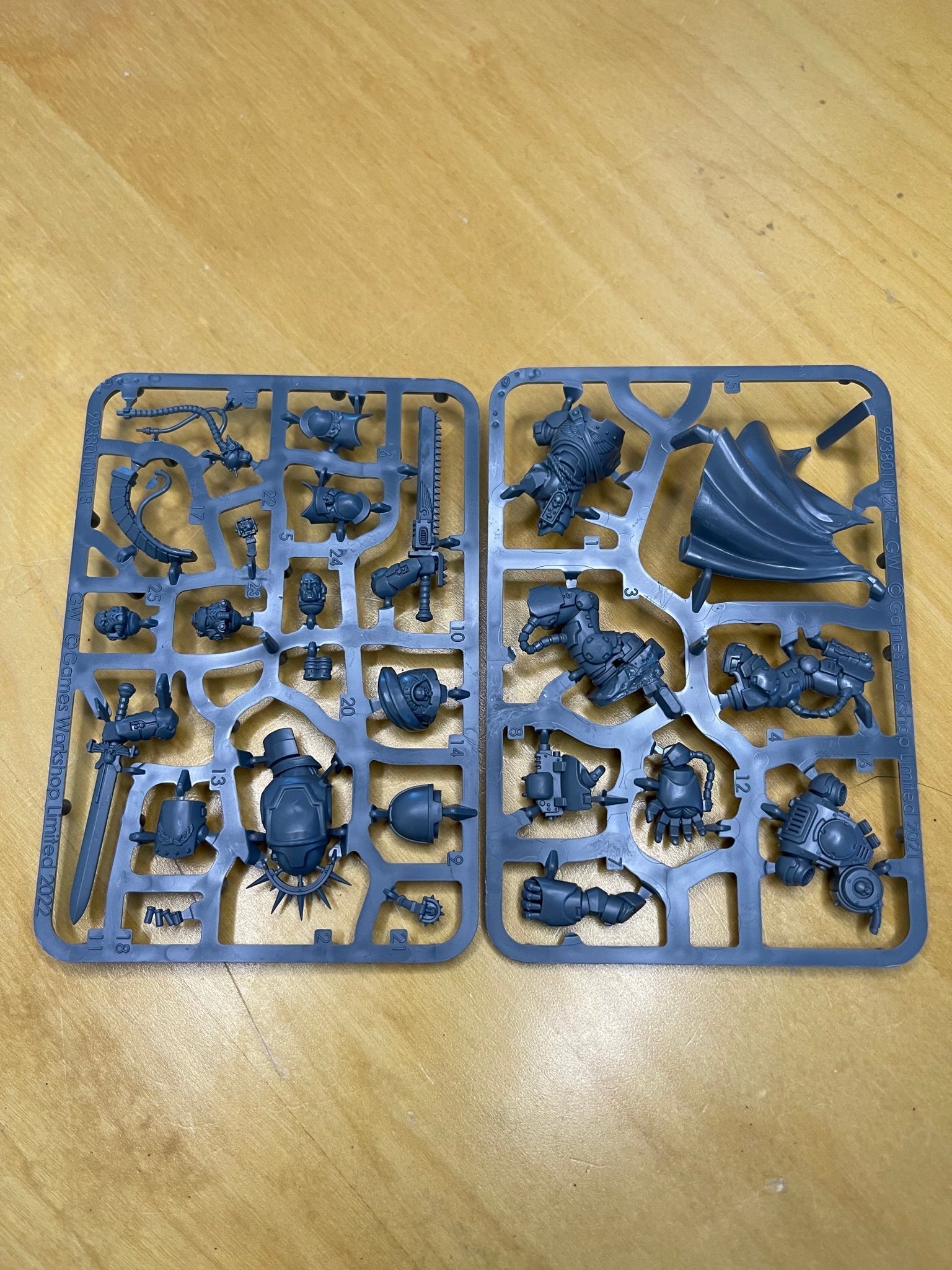 Se produkter som liknar Warhammer 40k Captain in Grav.. på Tradera ...