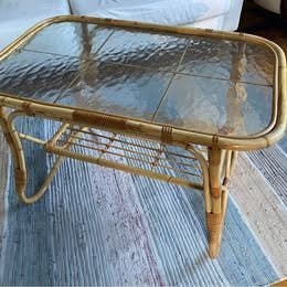 Se produkter som liknar Soffbord Rotting med glas ski.. på Tradera ...