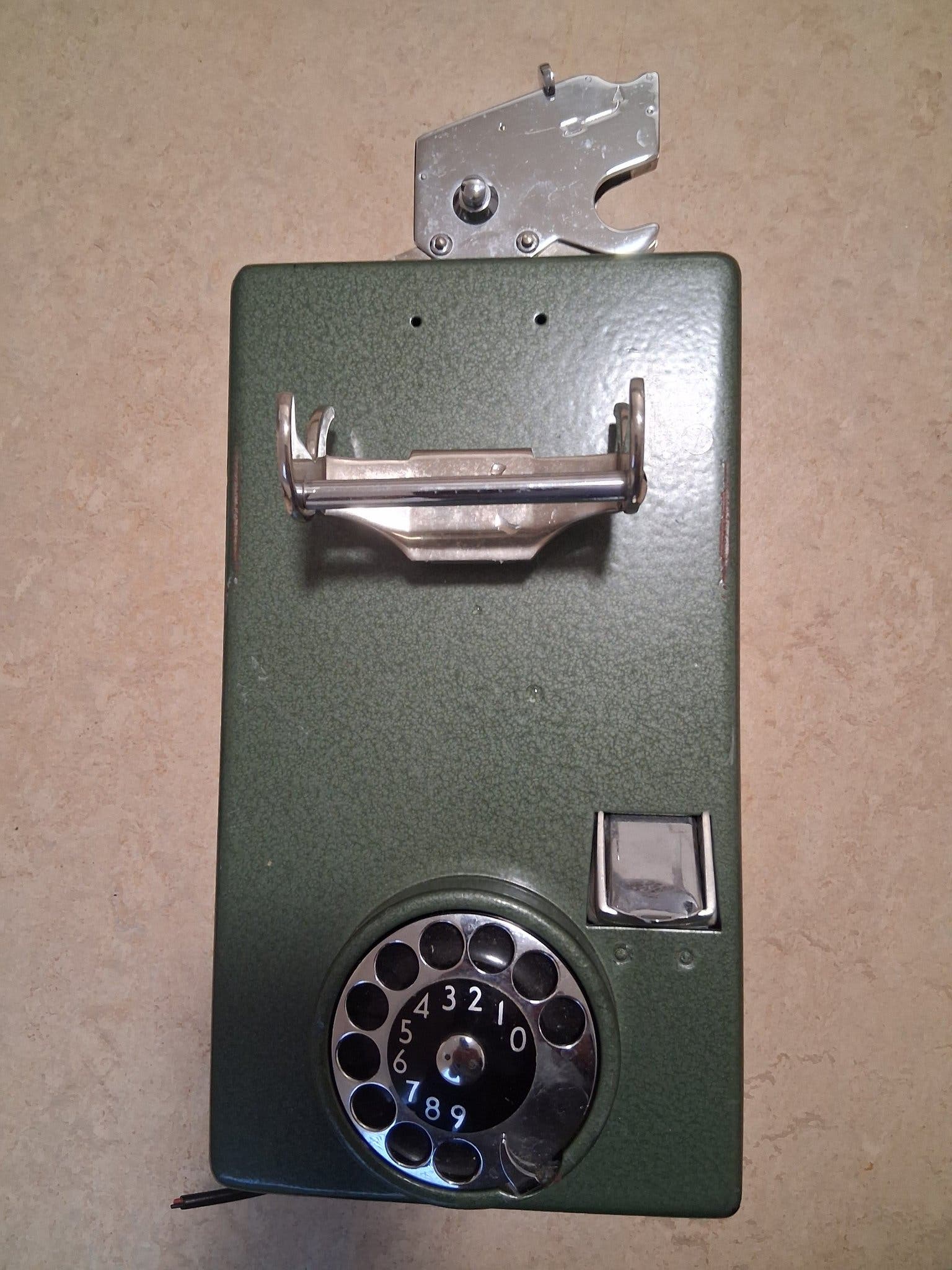 Se produkter som liknar Televerket mynttelefon telefo.. på Tradera ...