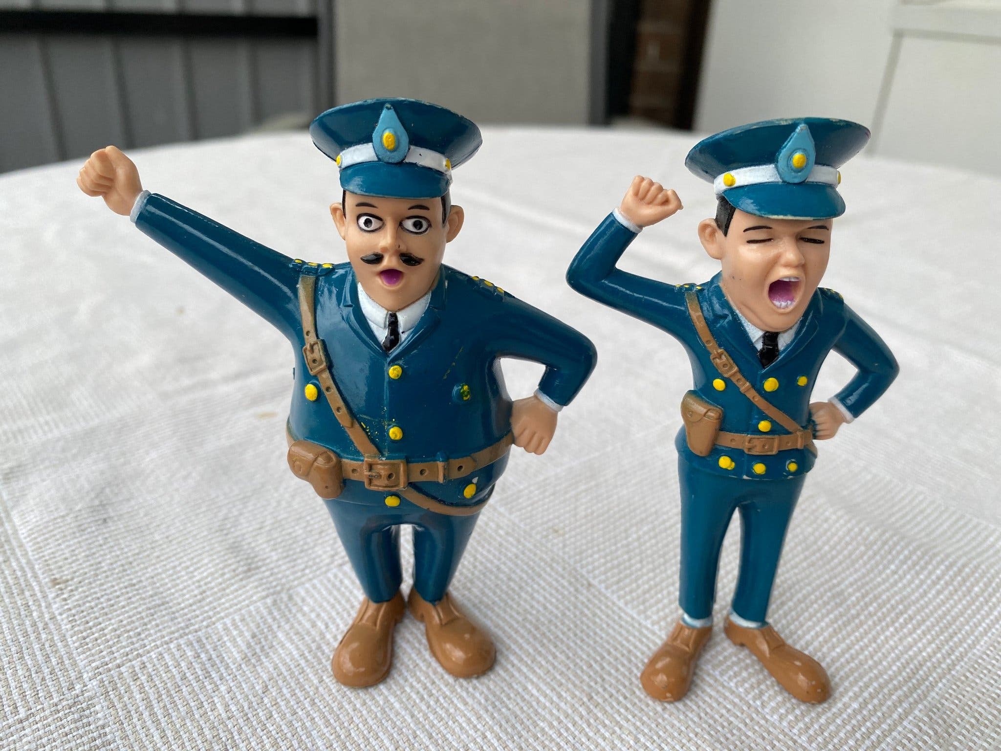 Se produkter som liknar 2 st Pippi figurer poliser Kl.. på Tradera ...