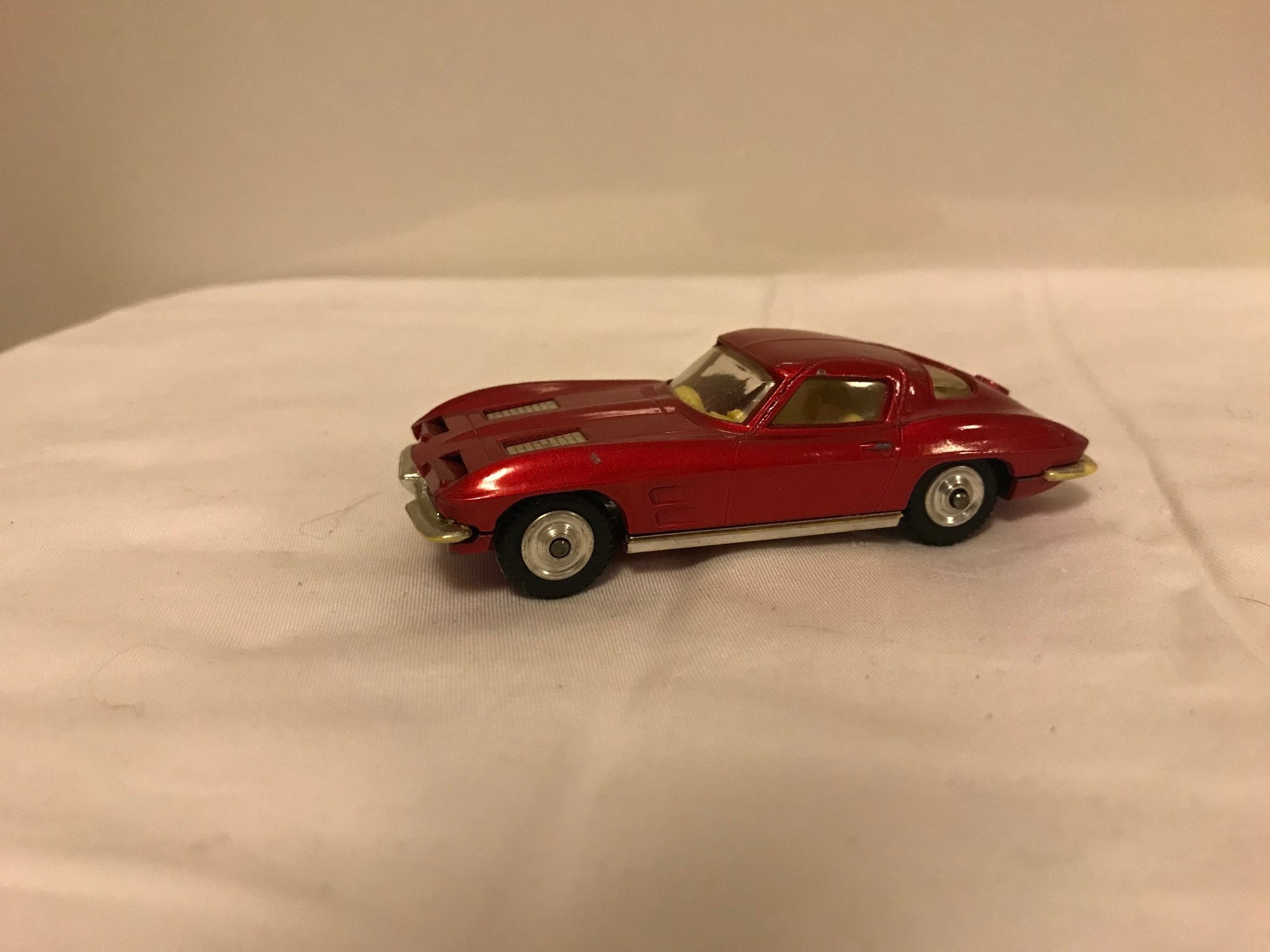 Corgi Chevrolet Corvette Sting Ray 1960 tal lek.. | Köp på Tradera ...