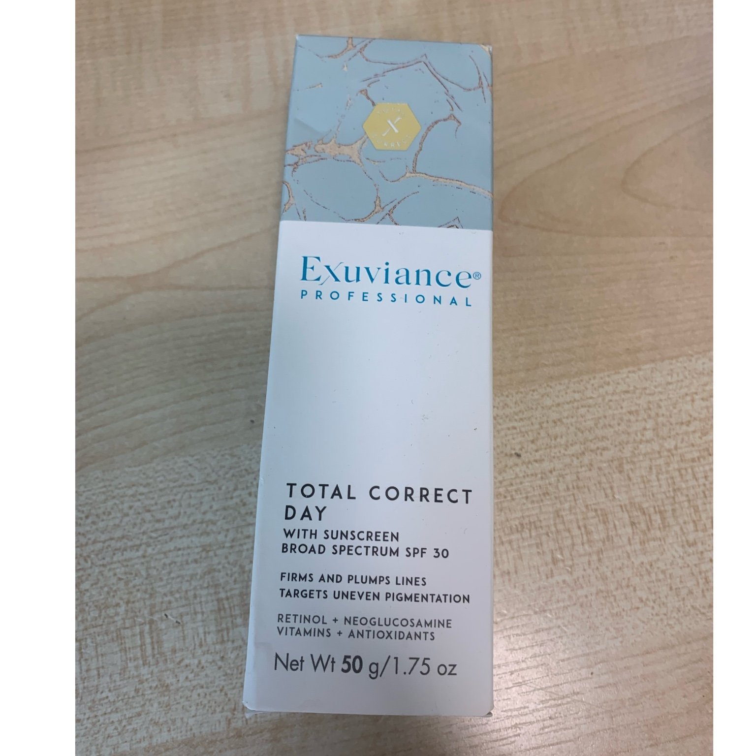 Se produkter som liknar Exuviance Total Correct Day NY på Tradera ...