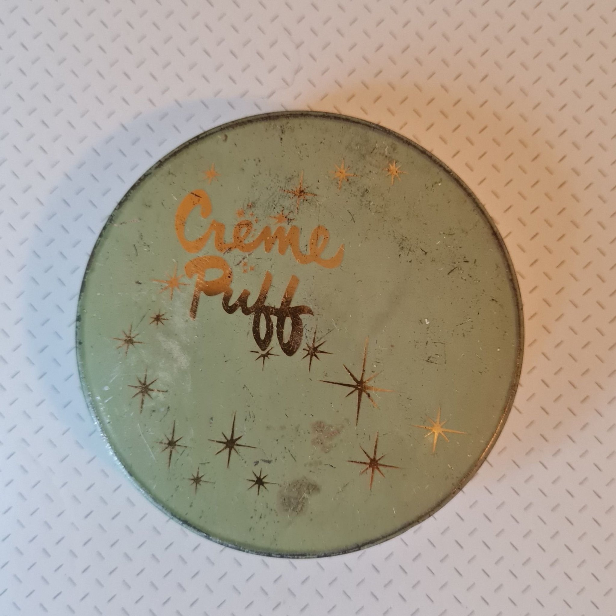 Puderdosa Max factor Creme Puff Retro | Köp på Tradera (708908420)