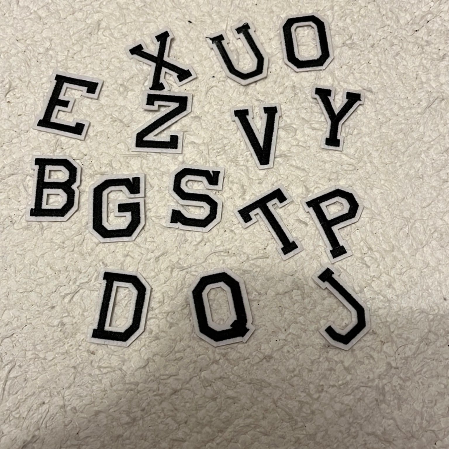 Stryka på märken bokstäver HELT NYA | Köp på Tradera (618996355)