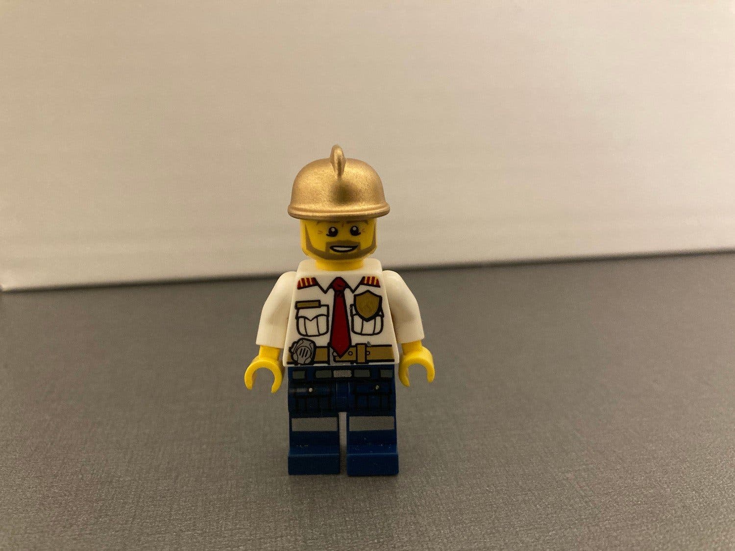 Se produkter som liknar LEGO Brandchef Fire Chief Leg.. på Tradera ...