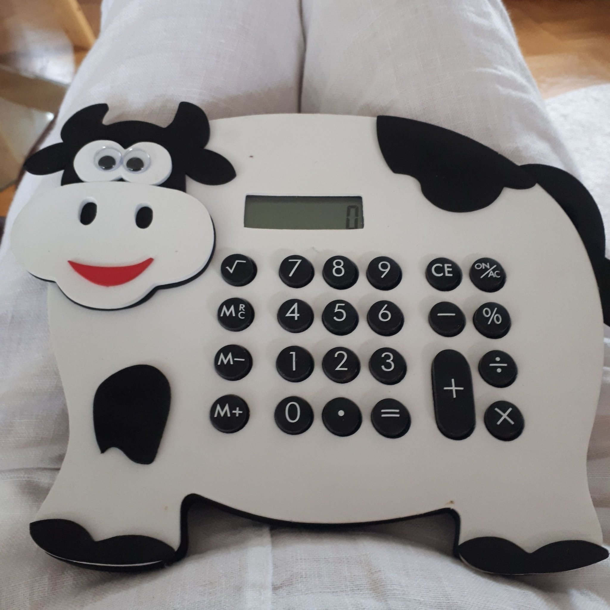Kalkylator i form av en ko | Köp på Tradera (710784526)