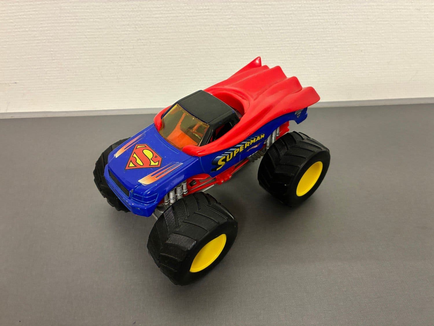 Hot Wheels Monster Jam Superman Stål.. | Köp från Zaffo på Tradera ...