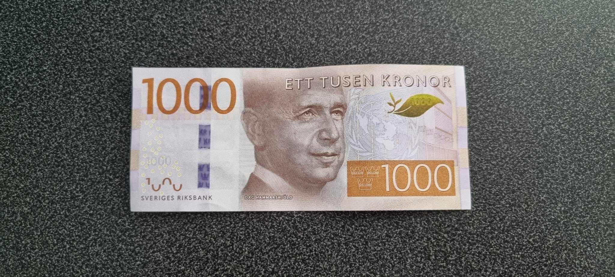 1000-kronors sedel,ocirkulerad i perfekt skick | Köp på Tradera (570307618)