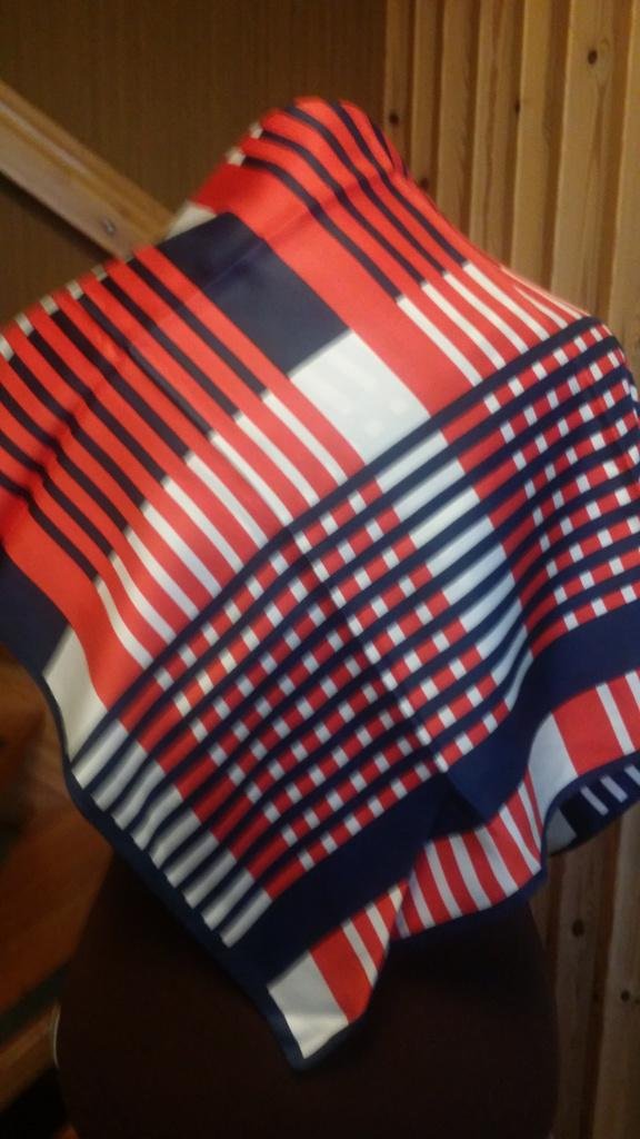 Sjal Scarf siden klassisk Vintage | Köp på Tradera (629727371)