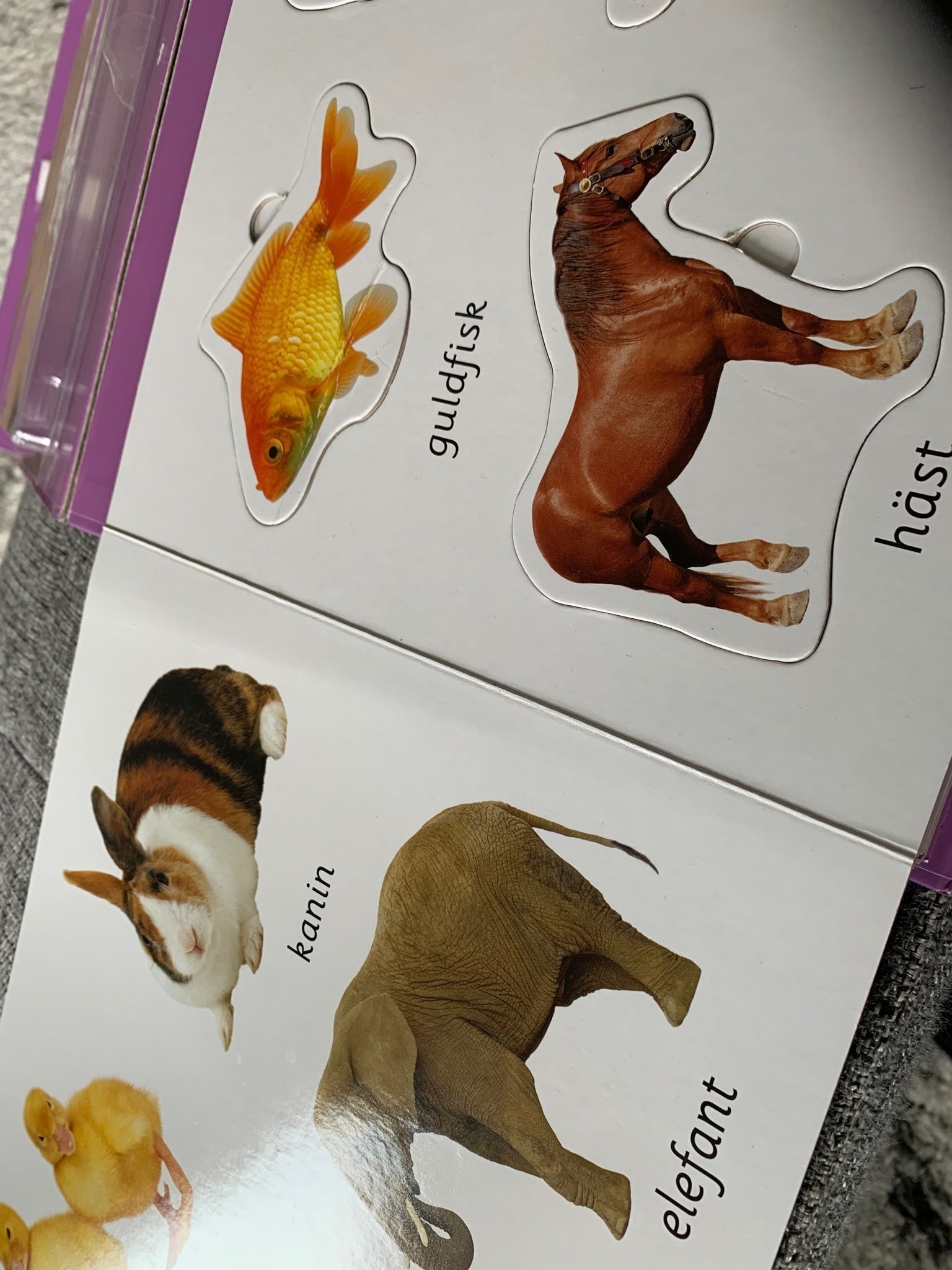 Bok med pusselbitar / djur | Köp på Tradera (569051960)