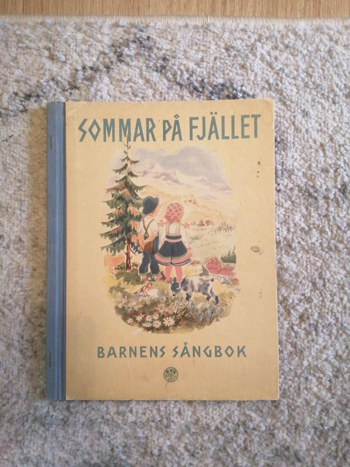 Se produkter som liknar Sommar på fjället Barnens sån.. på Tradera ...
