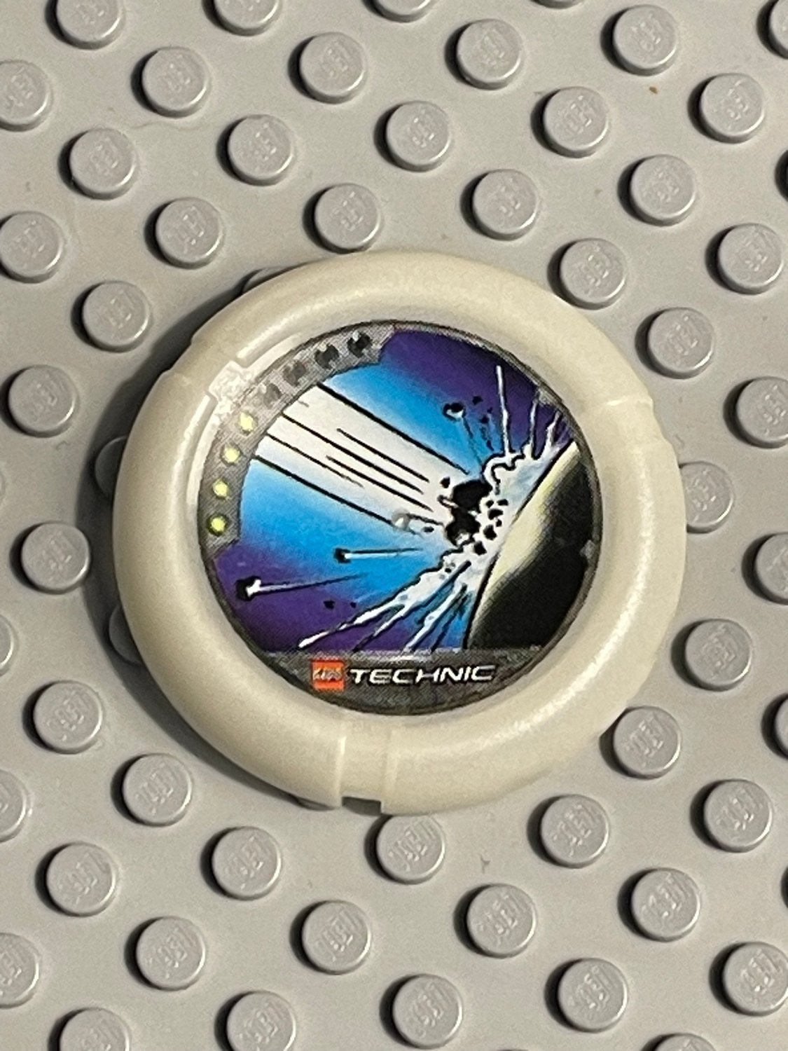 Glow In Dark Opaque Throwing Disk with Throwbot.. | Köp på Tradera ...