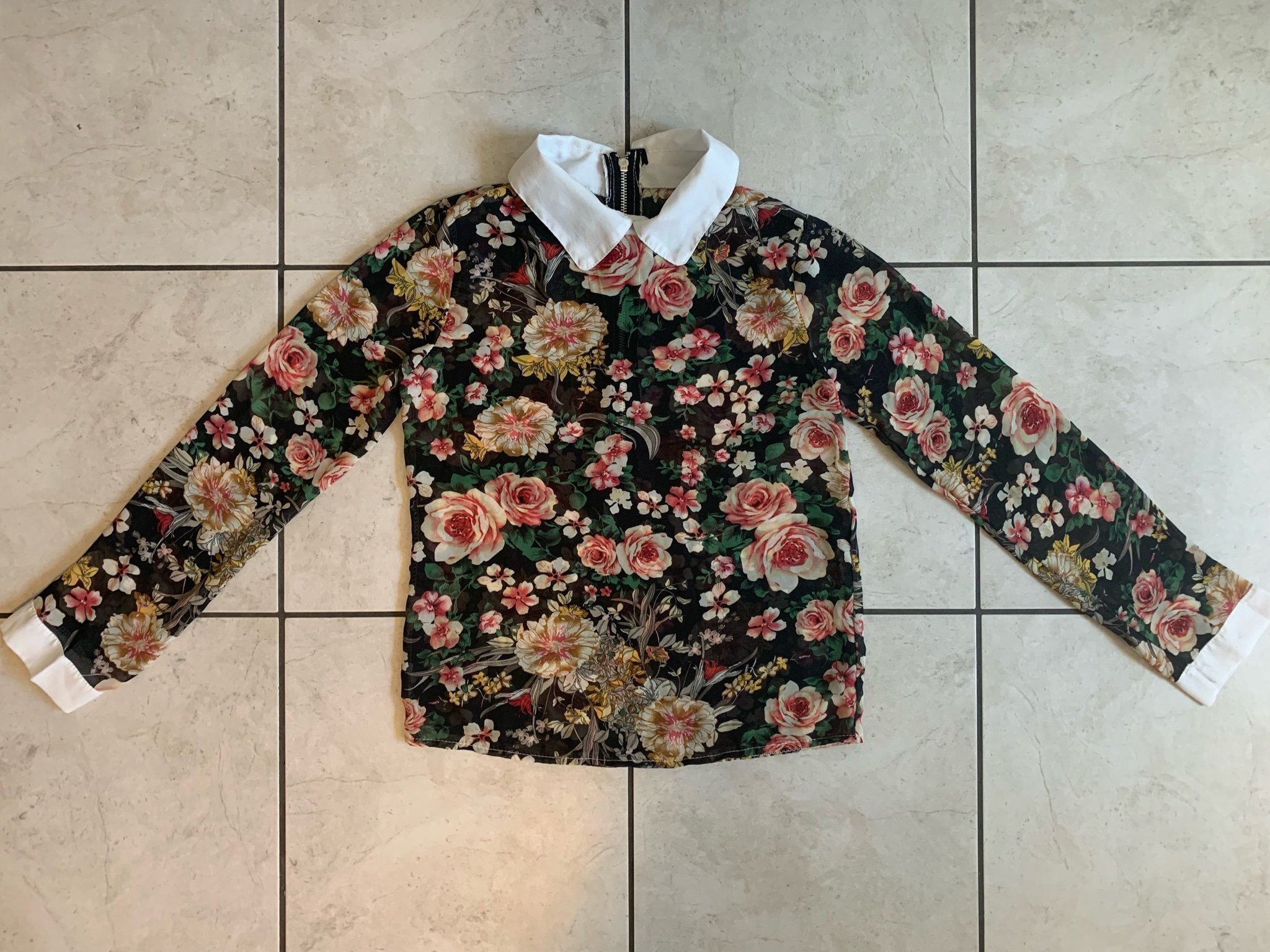 Blommig blus till fest | Köp på Tradera (735097421)
