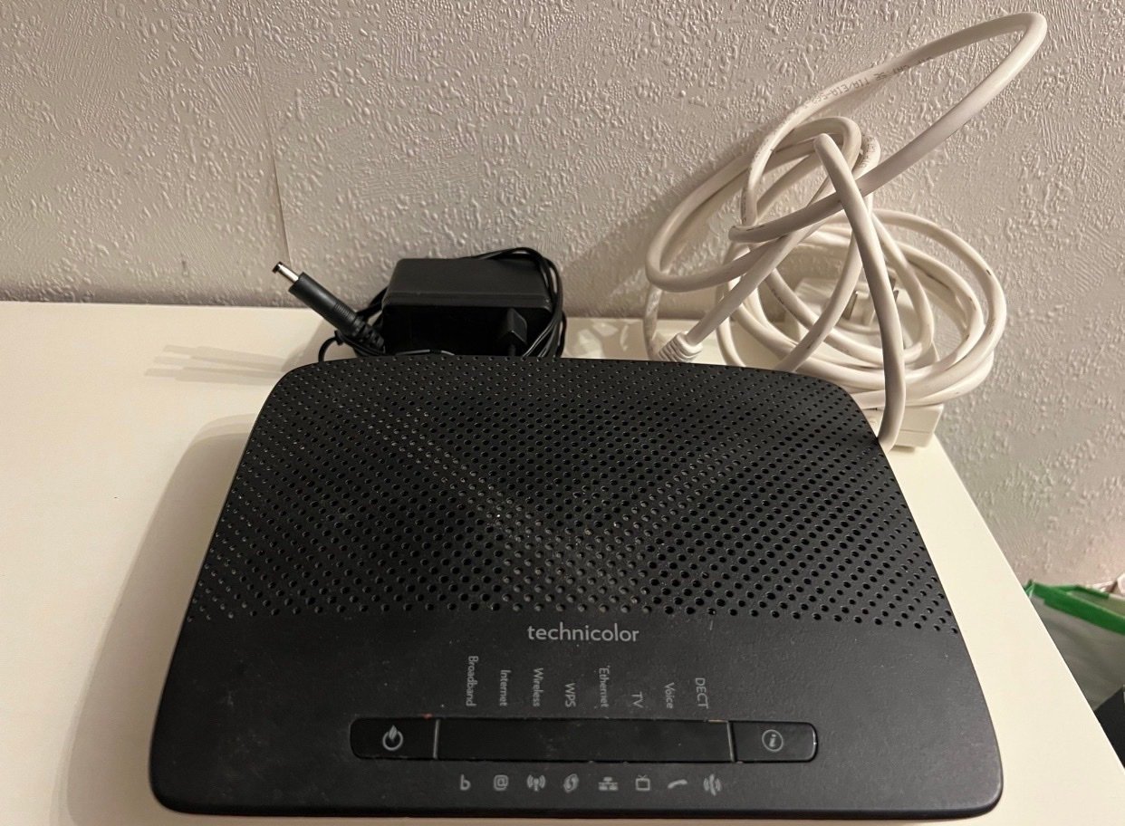 Technicolor TG799TSvn v2 router för både ADSL e.. | Köp på Tradera ...