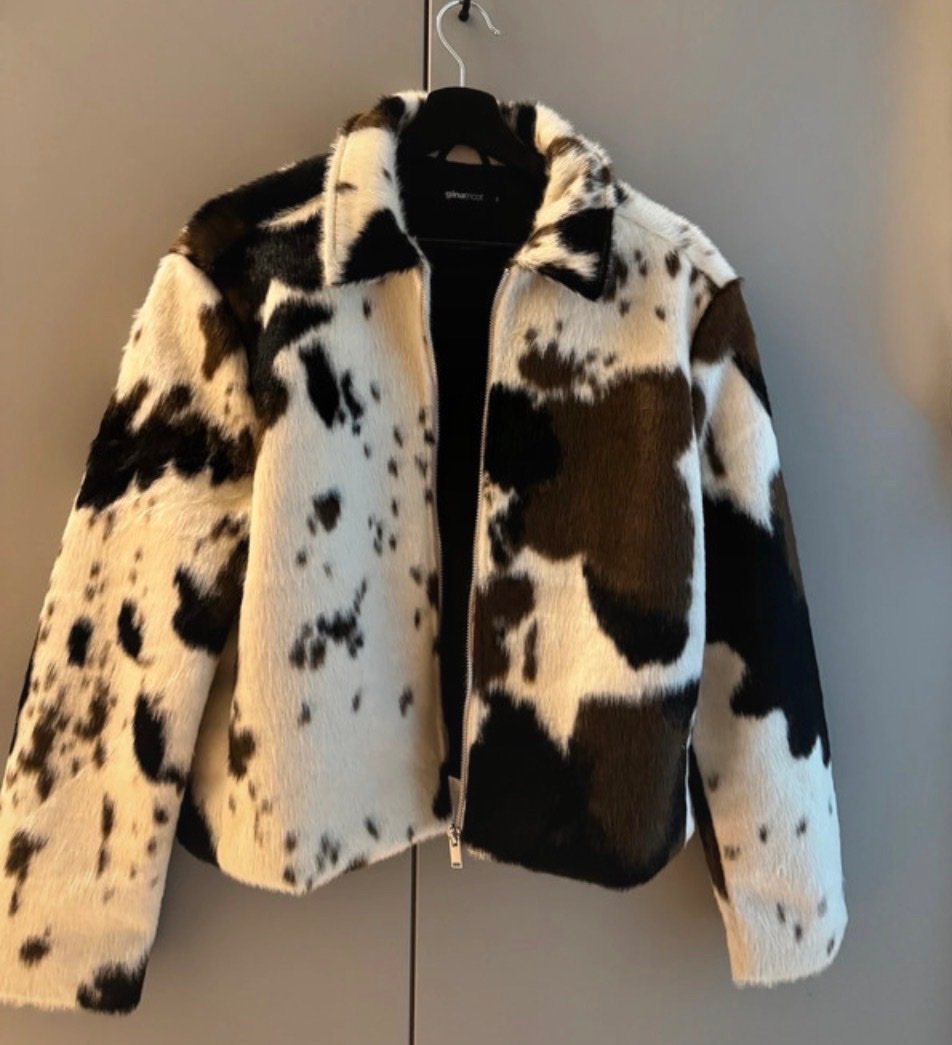 Gina Tricot jacka Komönster Cow print | Köp på Tradera (717779682)
