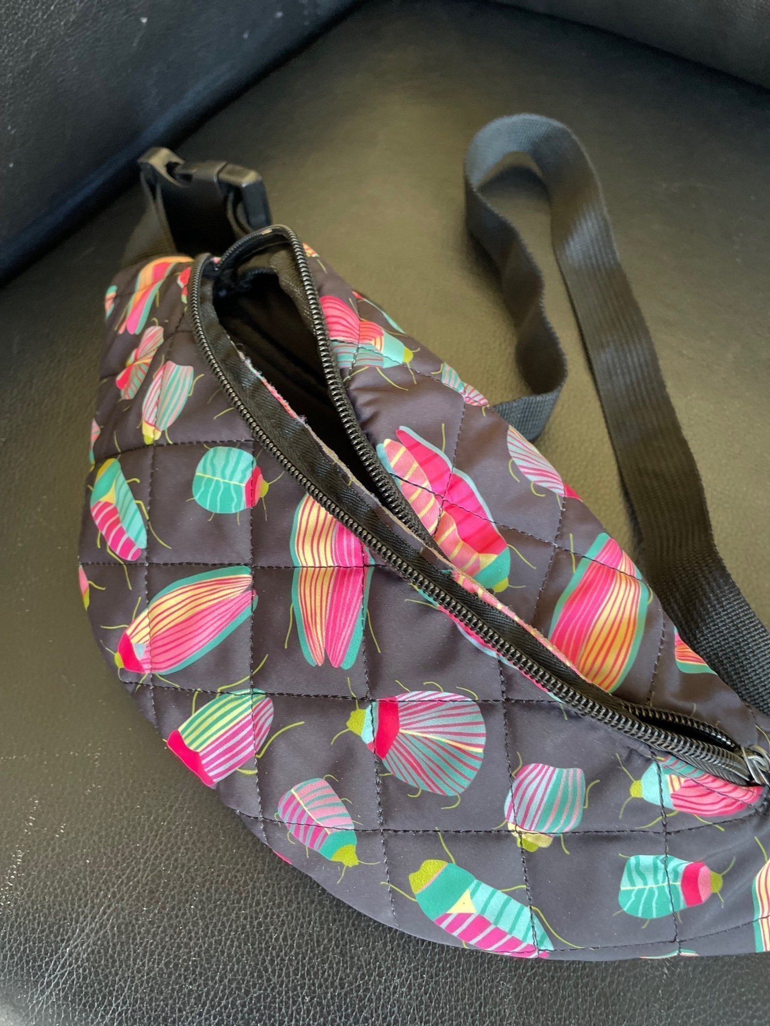 Se produkter som liknar Super fun fanny pack/ bum bag på Tradera ...
