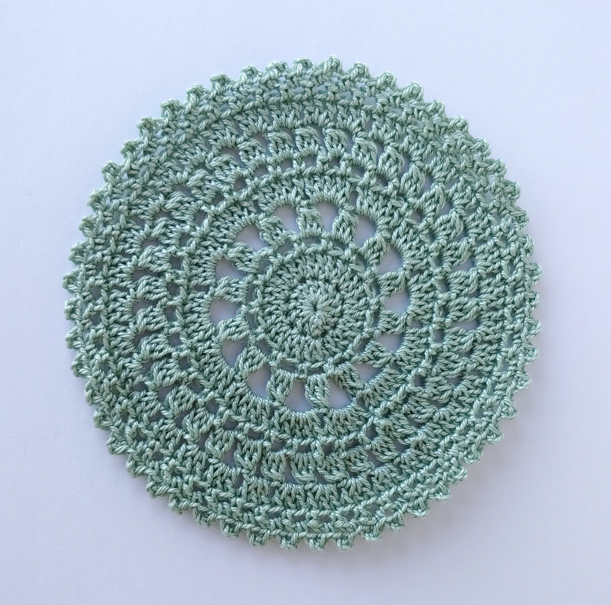 Rund virkad matta till dockskåp, ca 10 cm, bomu.. | Köp på Tradera ...