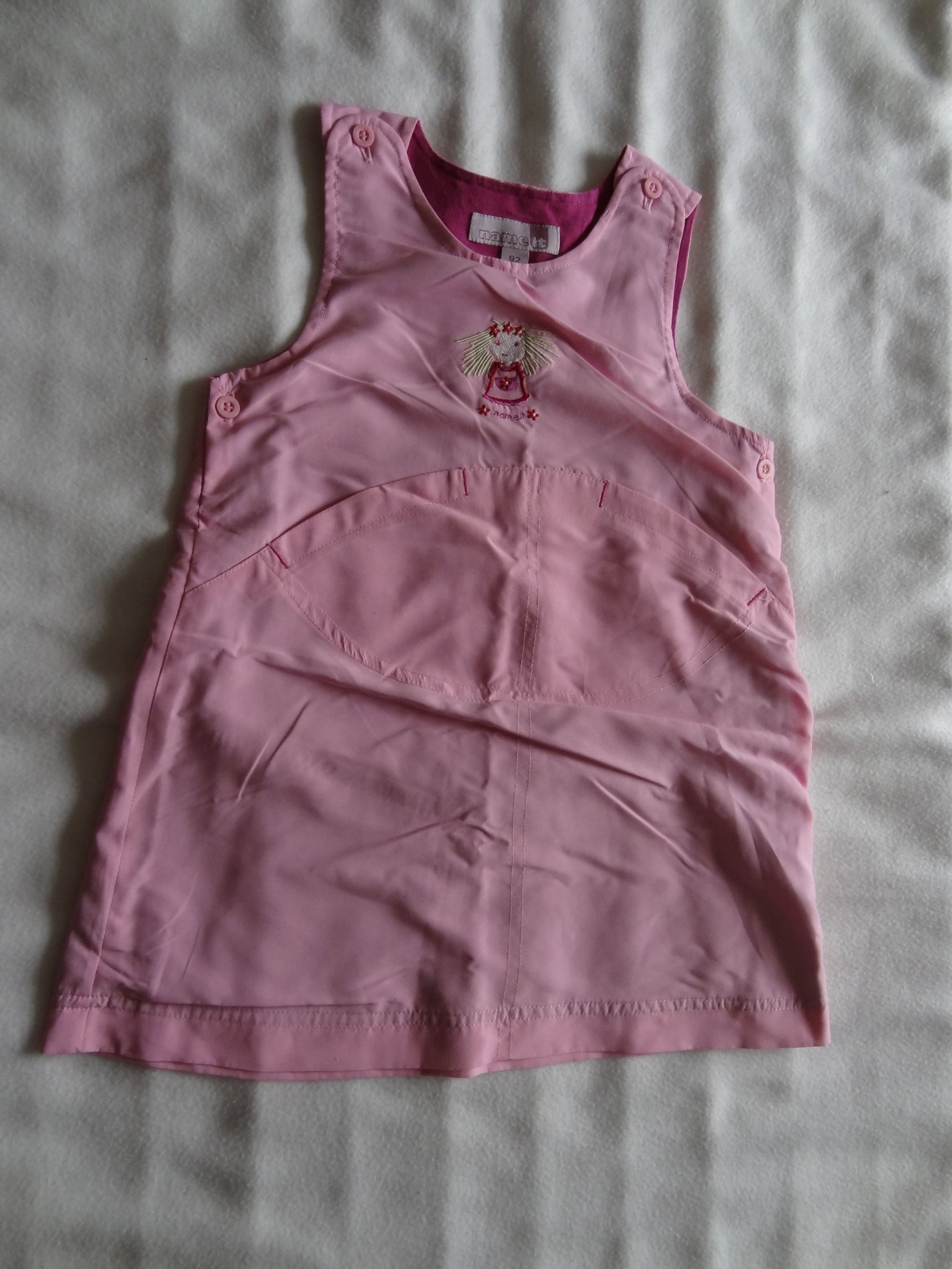 Se produkter som liknar Söt rosa klänning från NAME I.. på Tradera ...