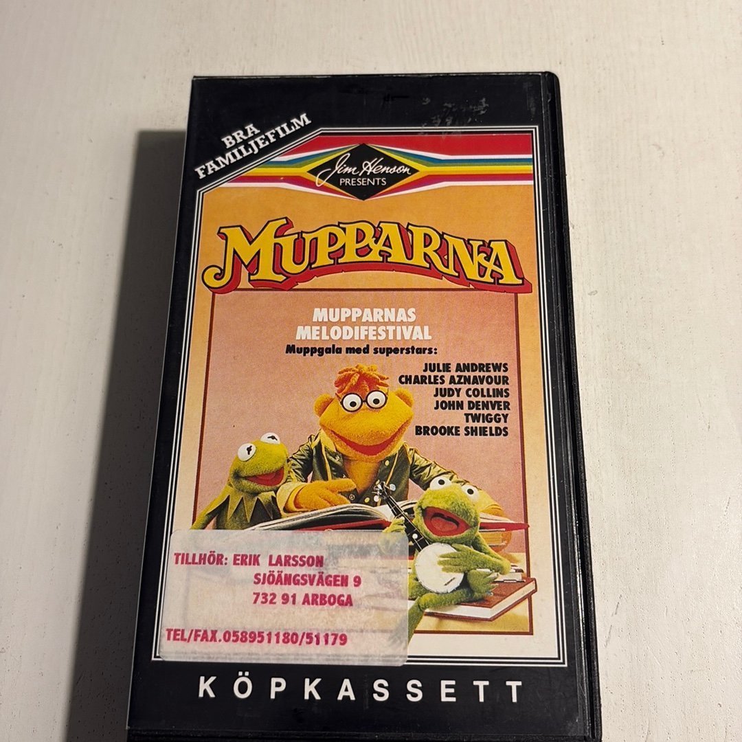 Se produkter som liknar Mupparna Melodifestival VHS K.. på Tradera ...