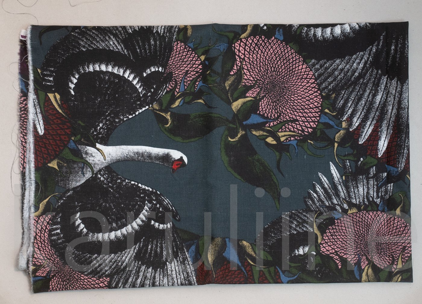 STUDIO LISA BENGTSSON FIREBIRD tyg 2,6m | Köp på Tradera (636599113)