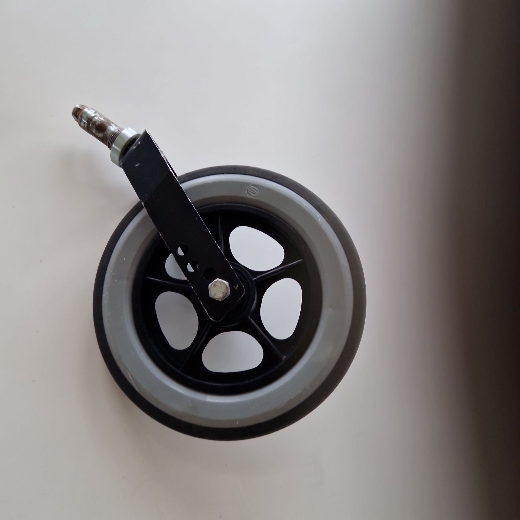 Hjul med fäste, passar till rullstol | Köp på Tradera (701428761)