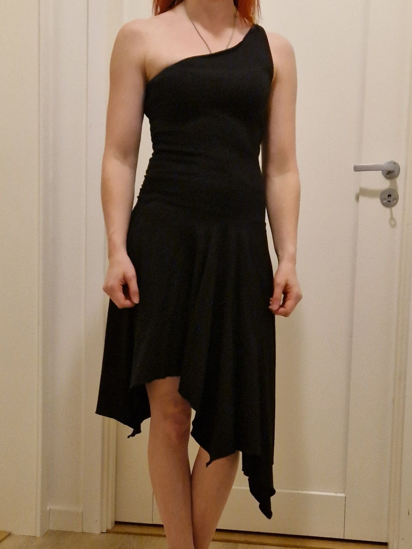 Senjo Clothing Asymetrisk enaxlad klänning strl.. | Köp på Tradera ...