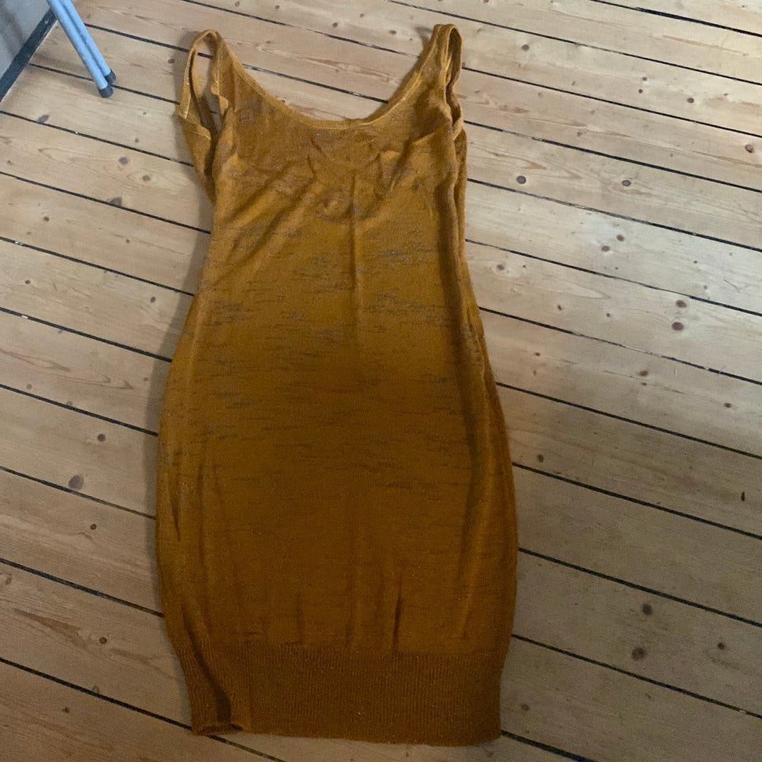 Senapsgul orange klänning med lite glitter | Köp på Tradera (714405354)