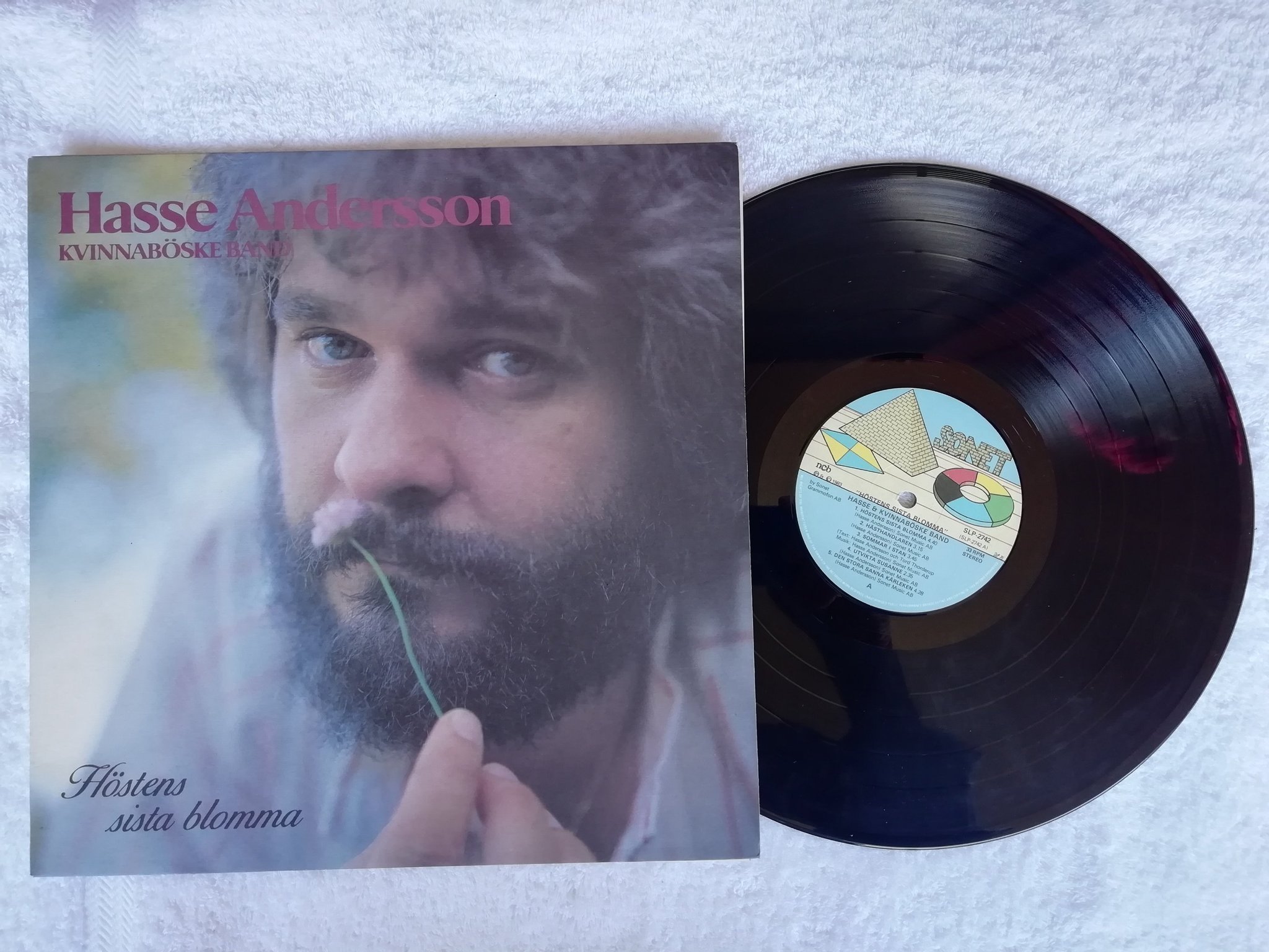 HASSE ANDERSSON 2 st. LP-skivor från 1982-1983.