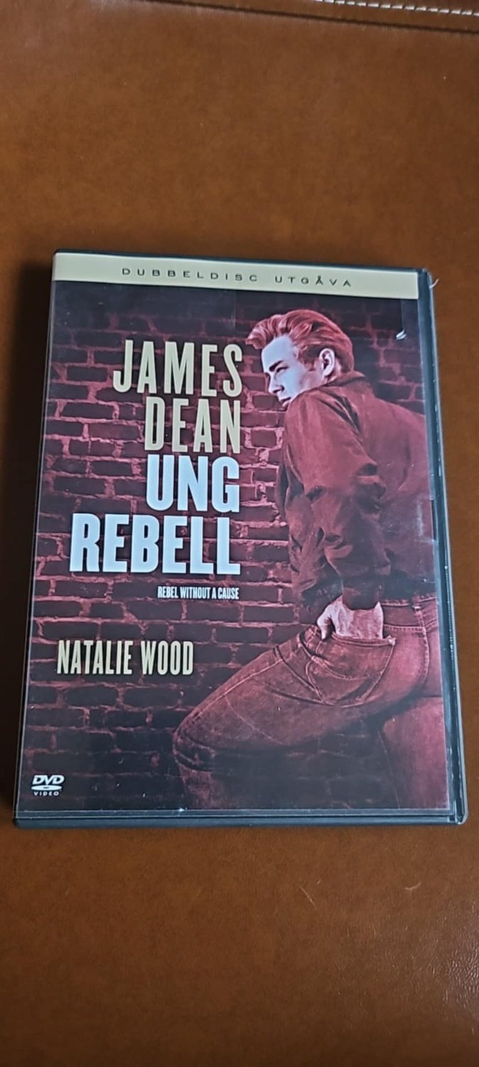 Se produkter som liknar Ung rebell- james dean- dubbe.. på Tradera ...