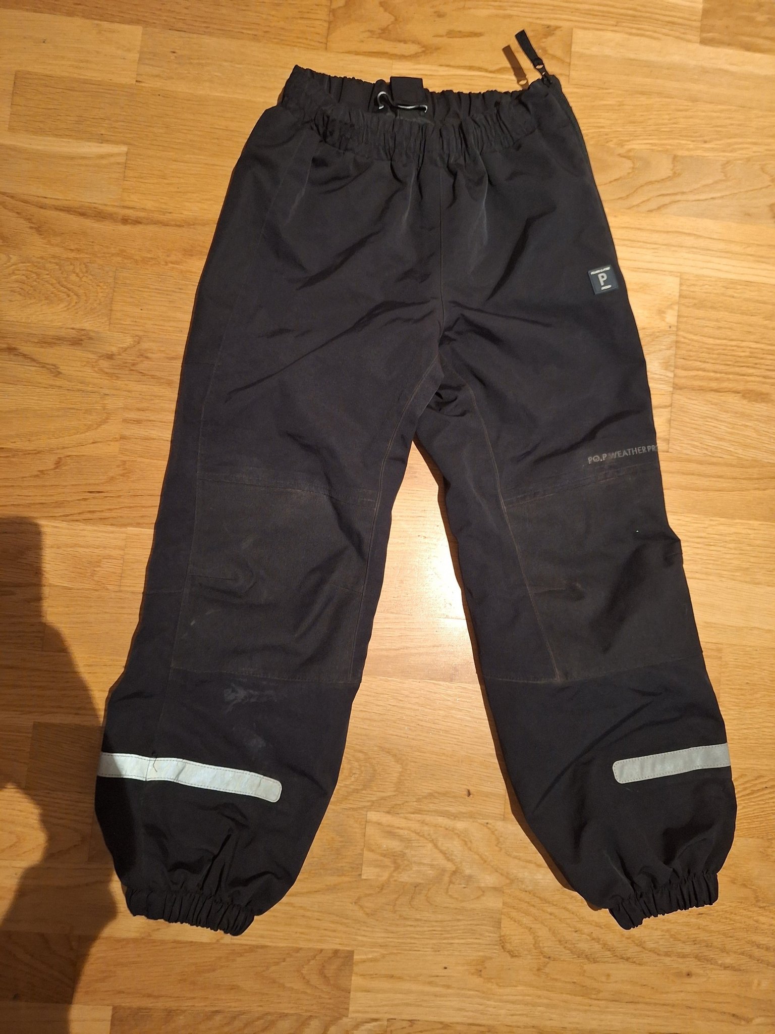 Se produkter som liknar Polarn O. Pyret svarta överdr.. på Tradera ...