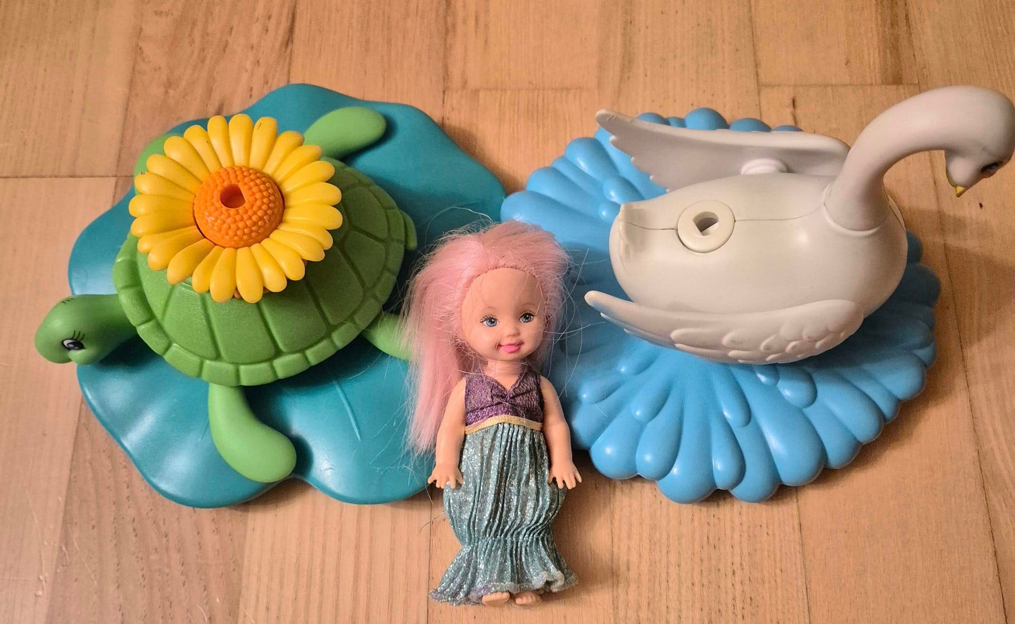 Se produkter som liknar Barbie Kelly Shelly Water fri.. på Tradera ...